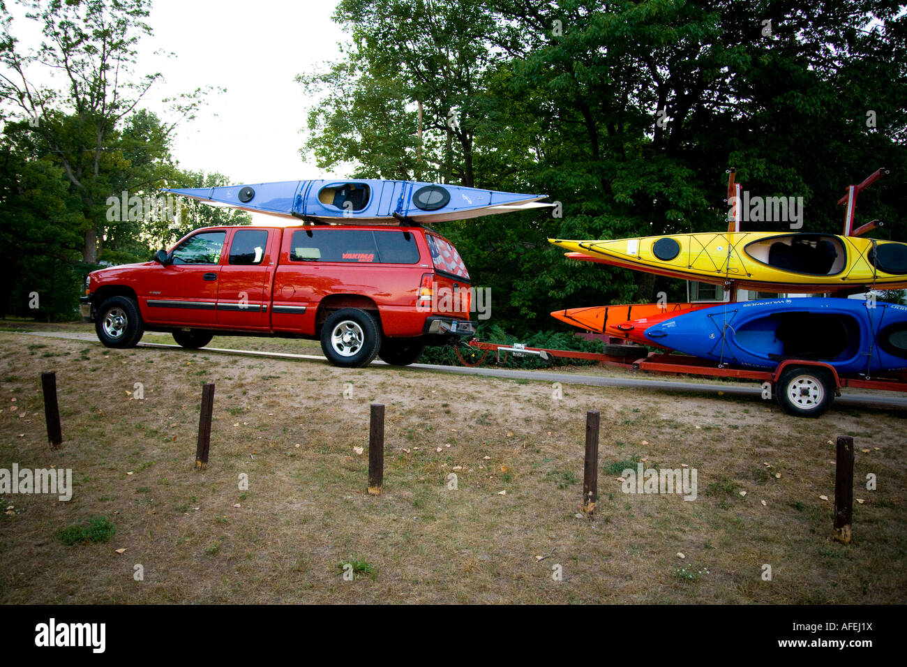 Car carrying kayak hi-res stock photography and images - Alamy