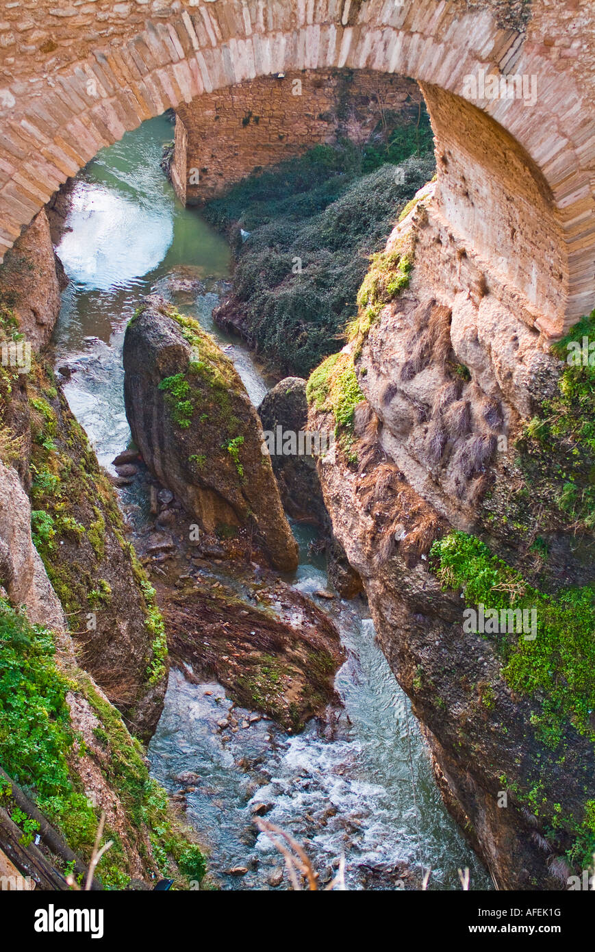 PUENTE VIEJO THE ANCIENT 1616 BRIDGE AT THE WESTERN ENTRANCE TO THE ...