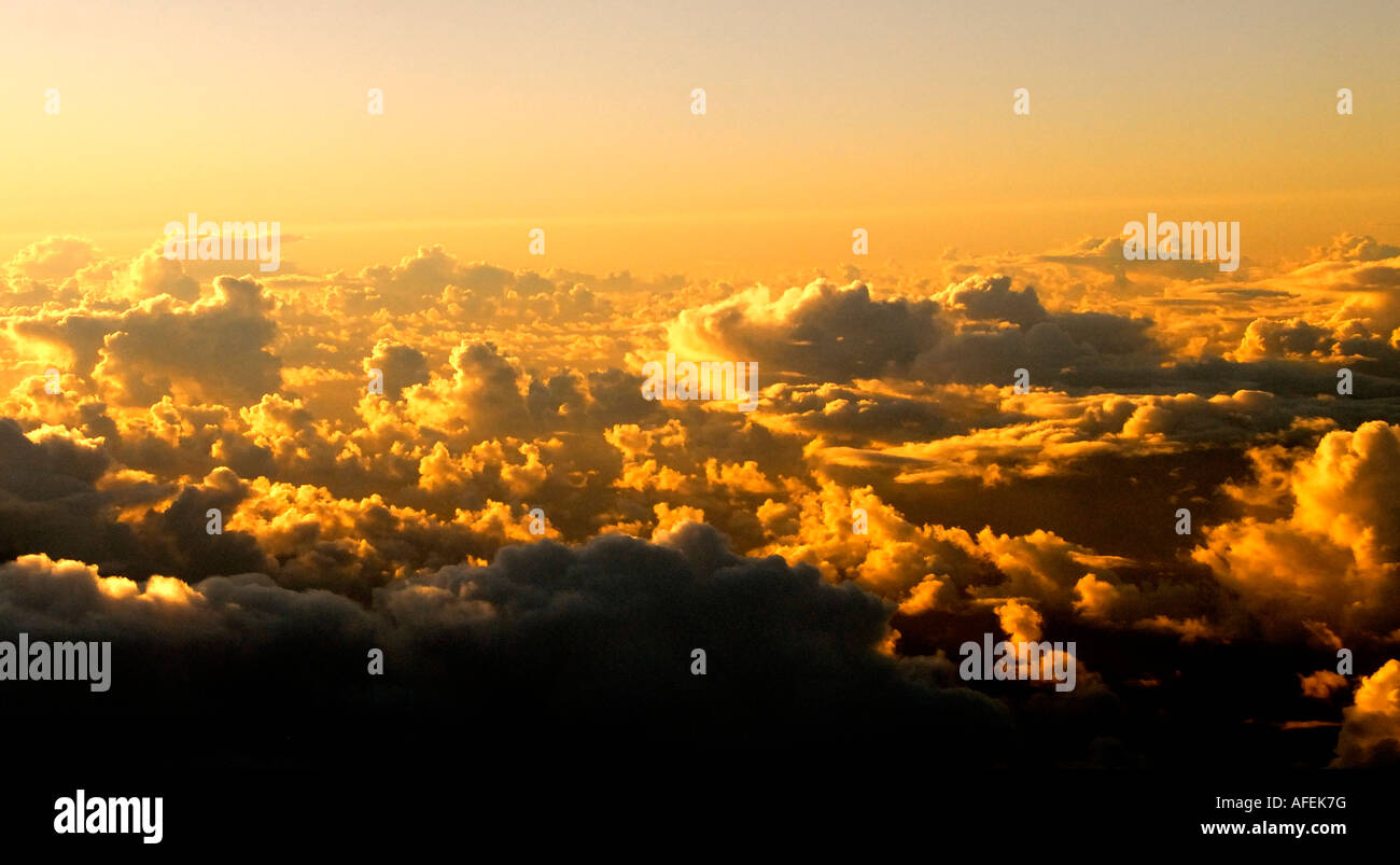 Setting sun above clouds Stock Photo - Alamy
