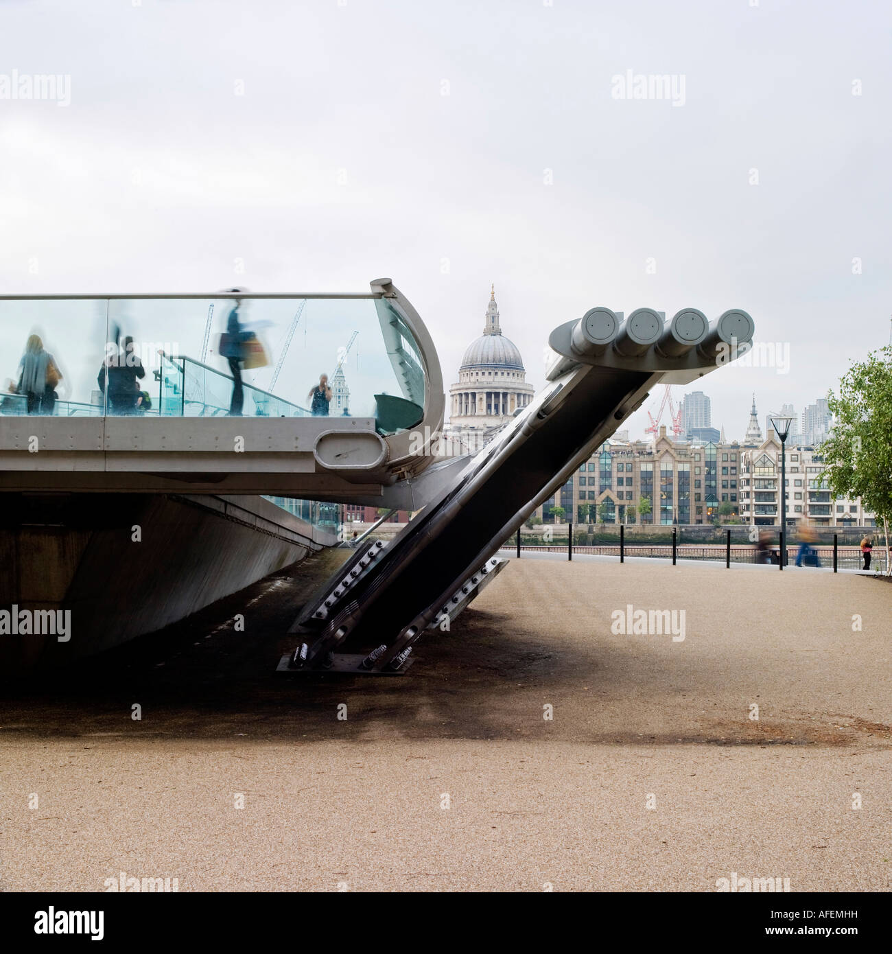 millennium bridge structural cantilever rampart No model release as ...
