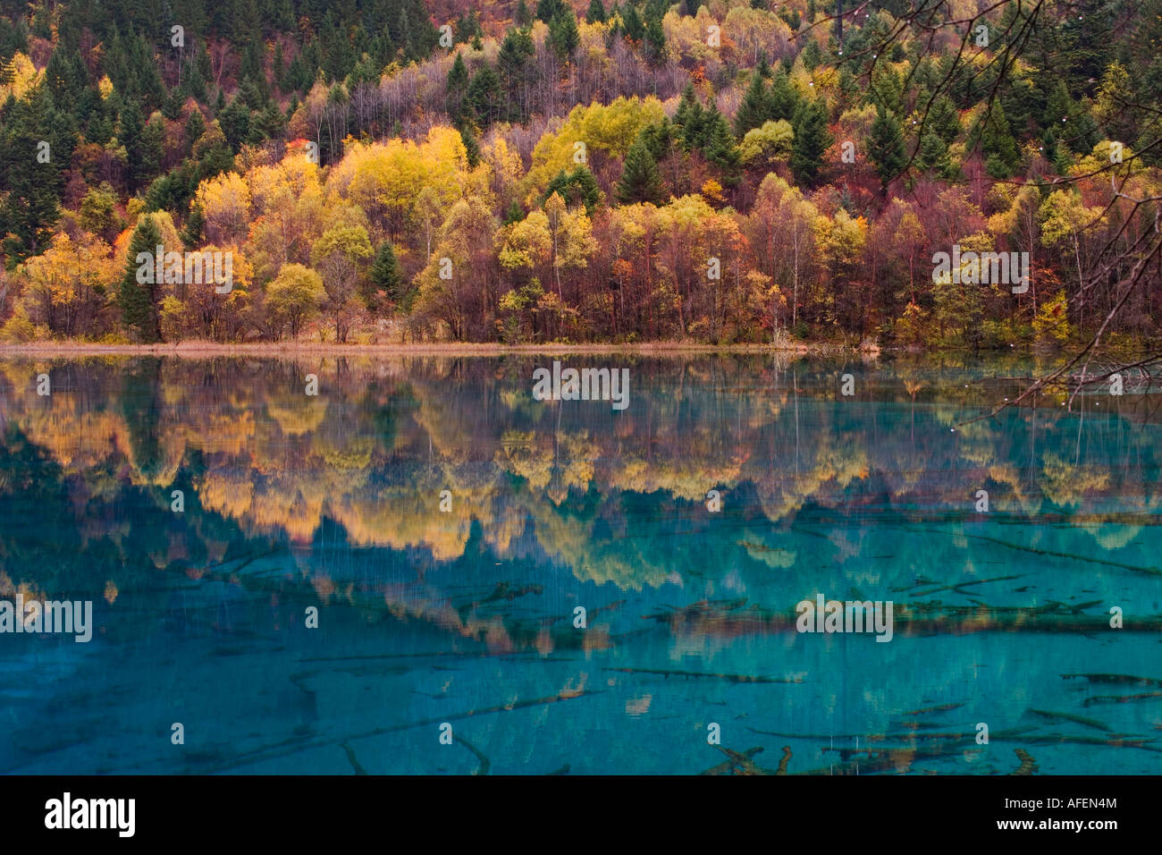 China lake hi-res stock photography and images - Alamy