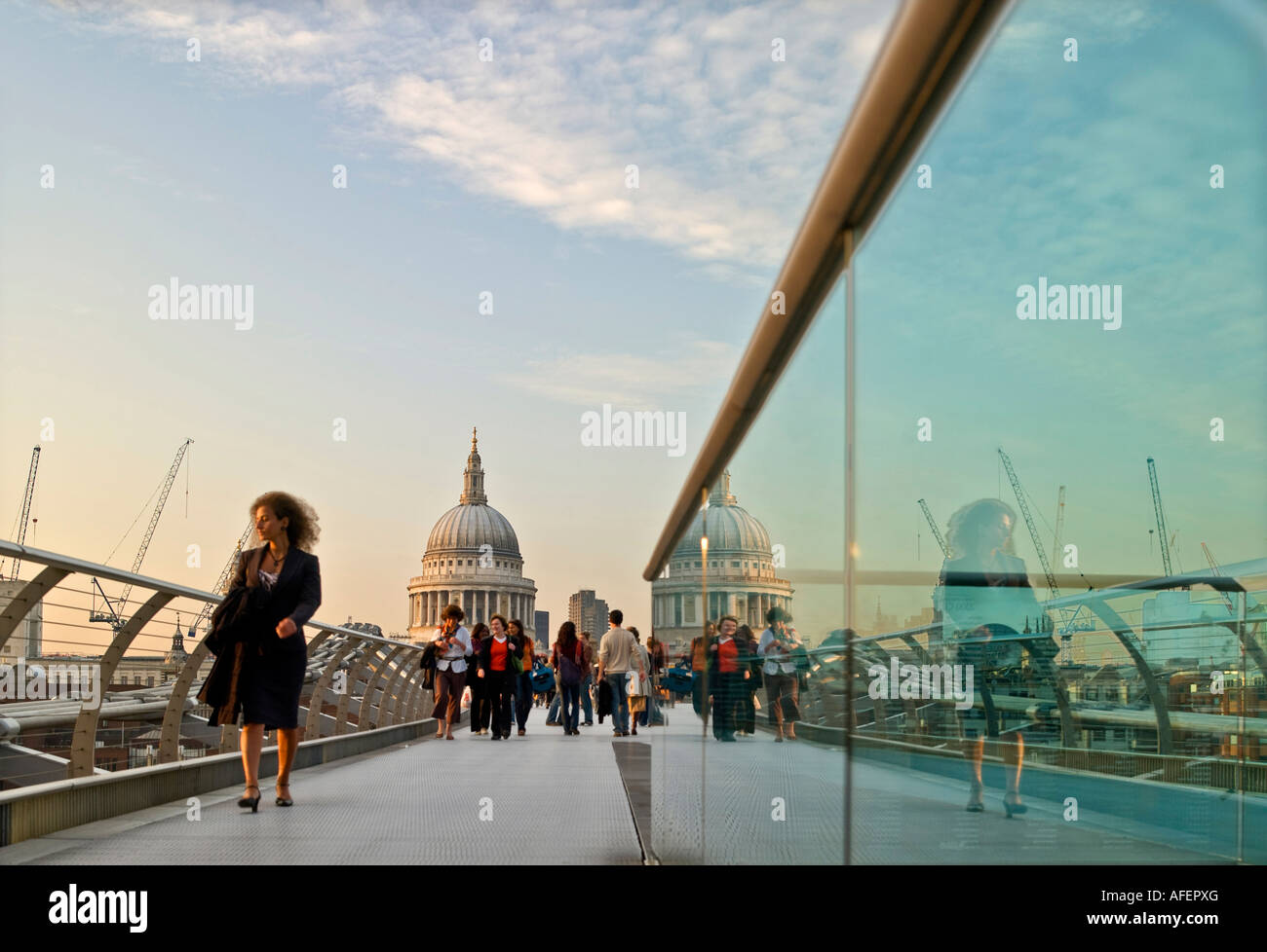 golden light of sunset reflected illusion woman and crowd crossing ...