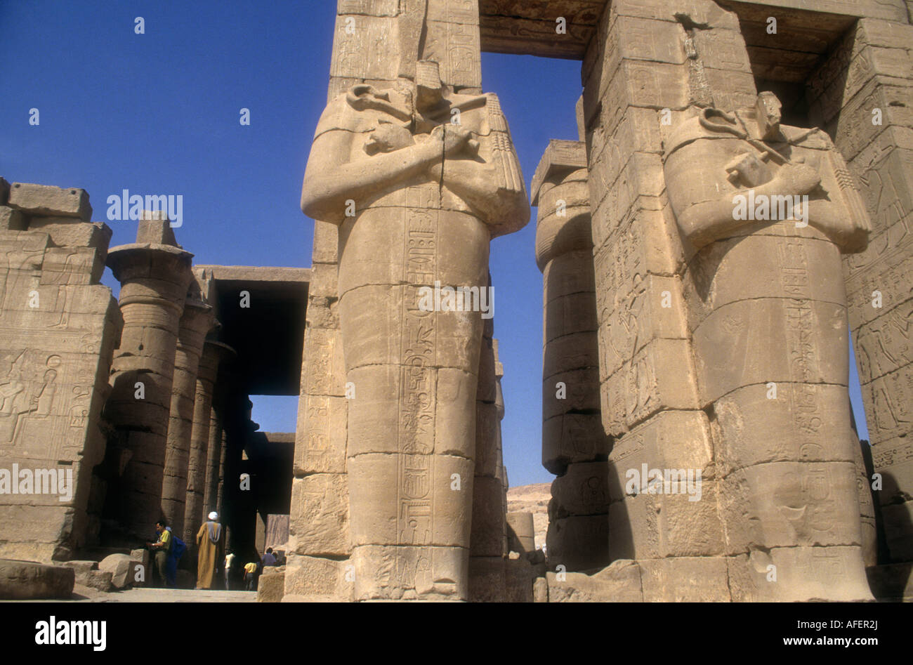 Ramesseum egypt statues temple ruins hi-res stock photography and ...
