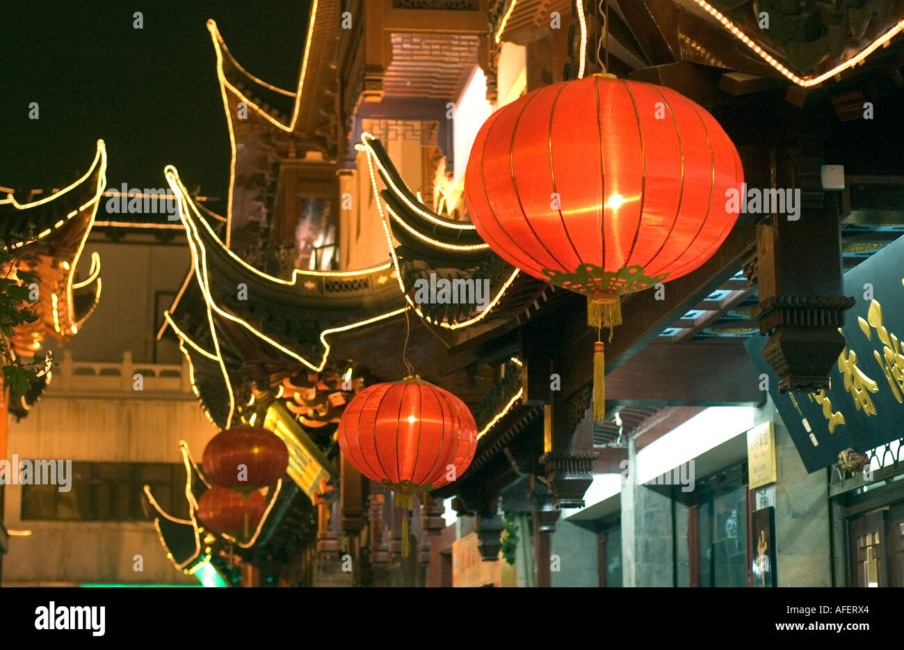 Red garden celebrations with gold hi-res stock photography and images ...
