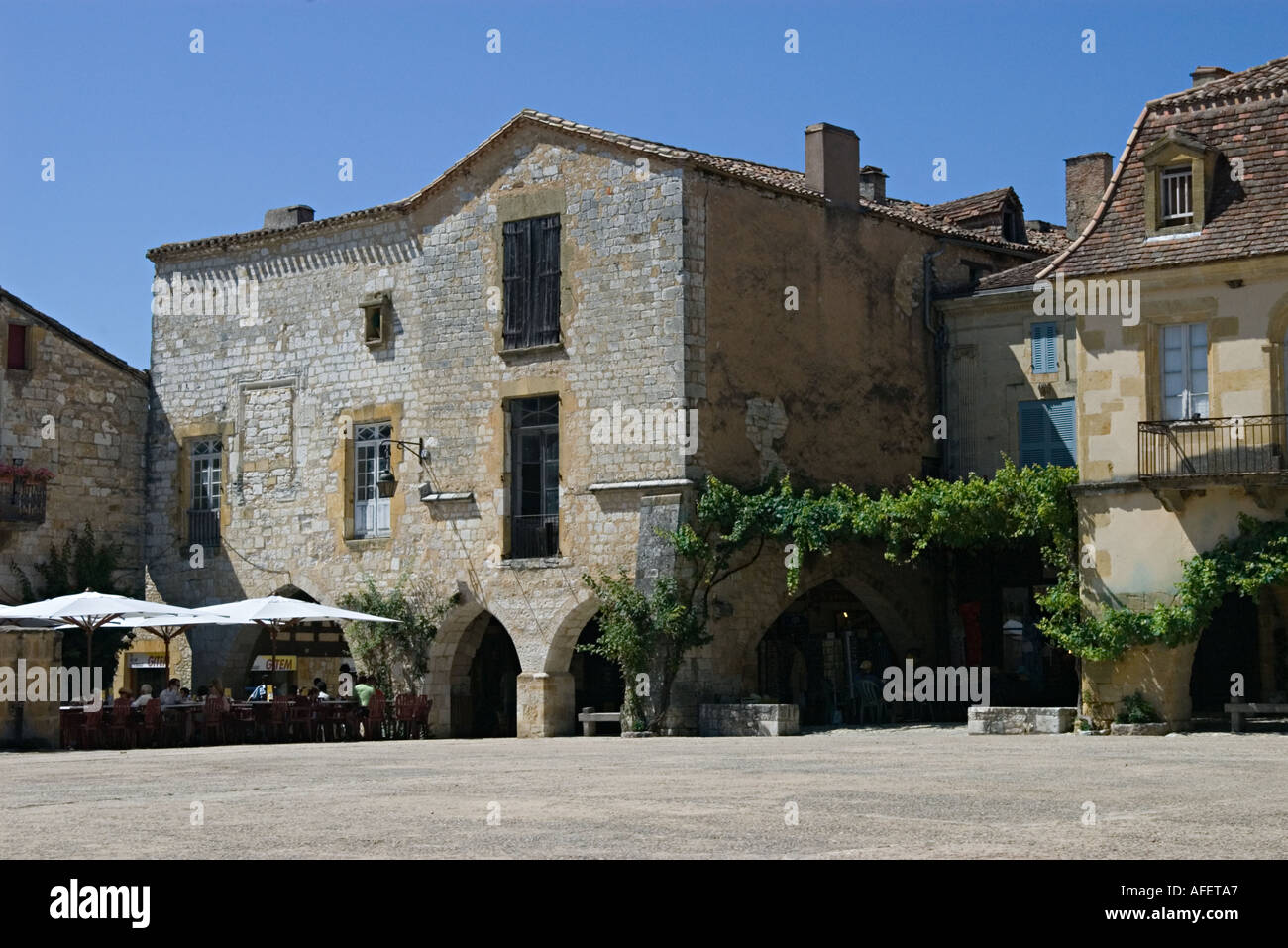 Market square bastide village of Monpazier France 2005 Medieval ...