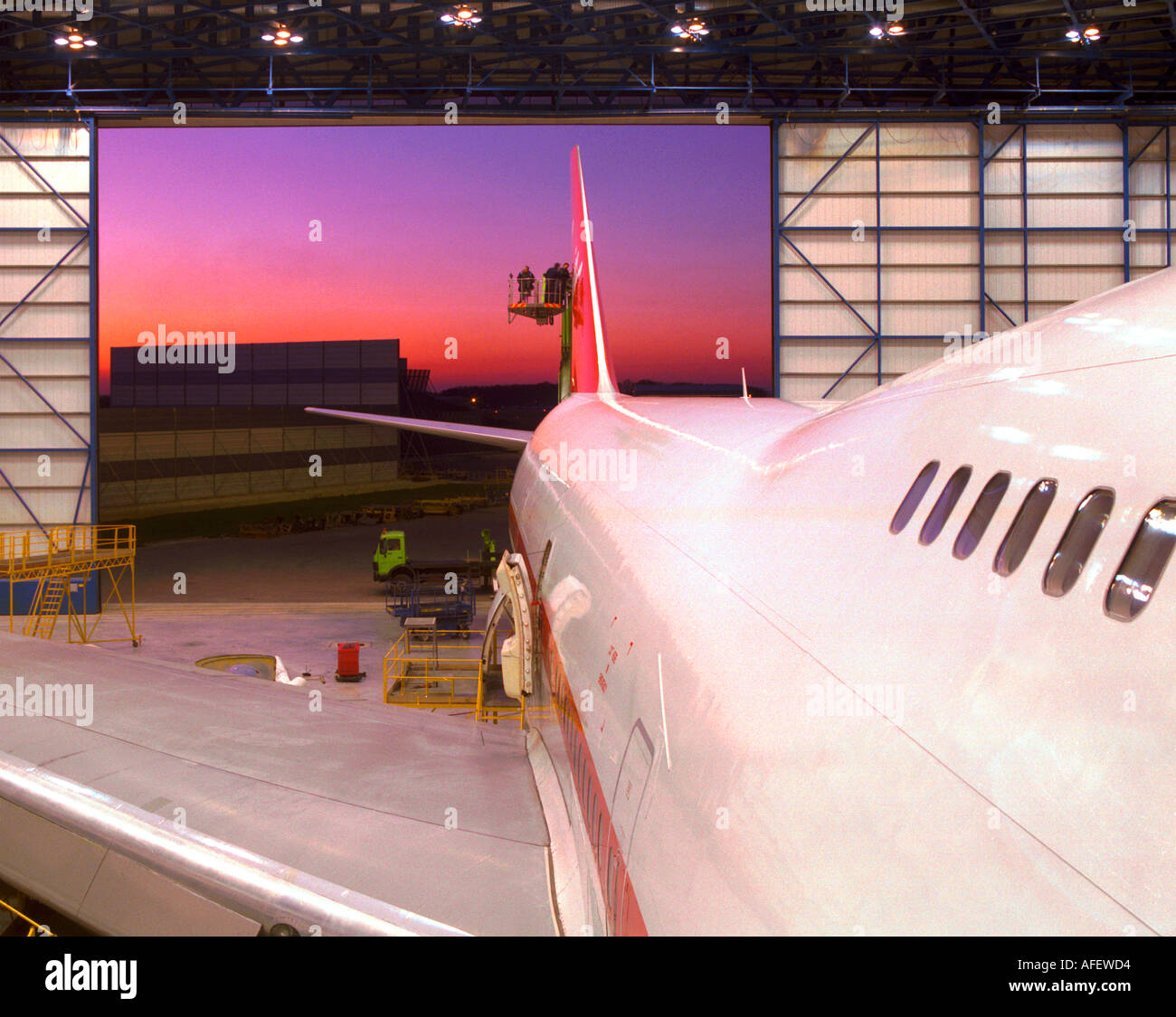 Plane hanger hi-res stock photography and images - Alamy