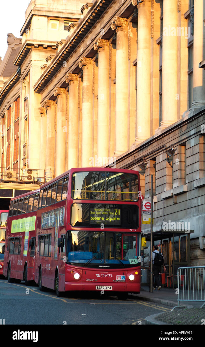 London waterloo station exterior hi-res stock photography and images ...