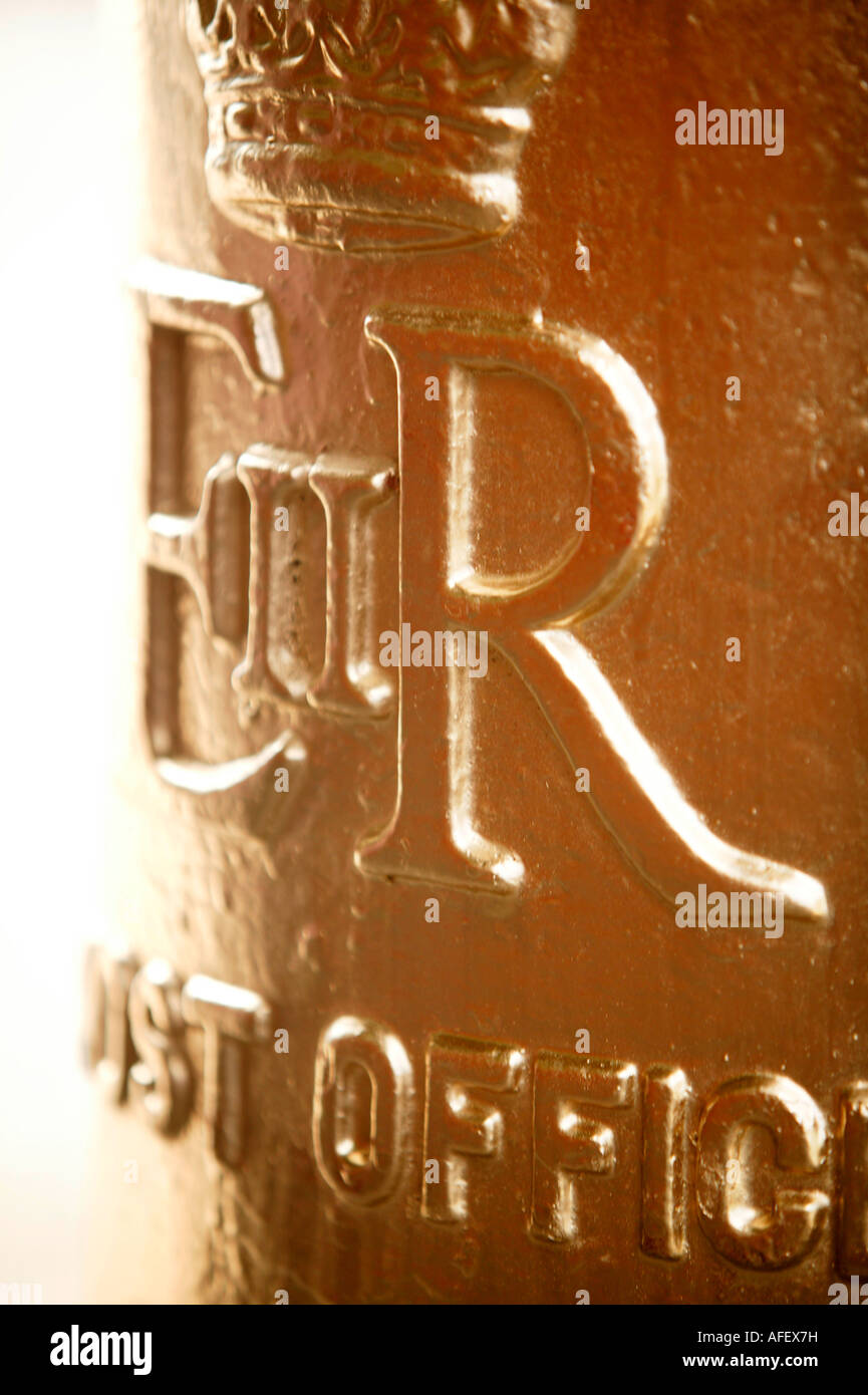 Royal mail crown logo hi-res stock photography and images - Alamy