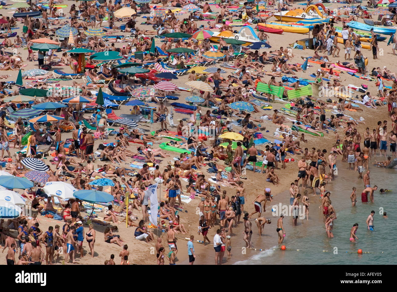 Mass tourism at the Spanish coast in Lloret de Mar Stock Photo - Alamy