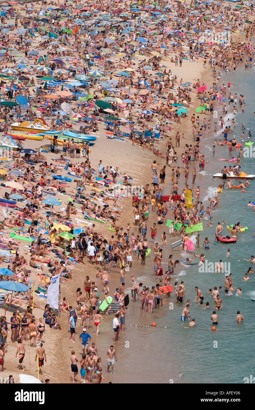 Mass tourism at the Spanish coast in Lloret de Mar Stock Photo - Alamy