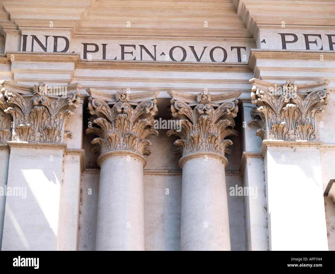 Corinthian capitals hi-res stock photography and images - Alamy