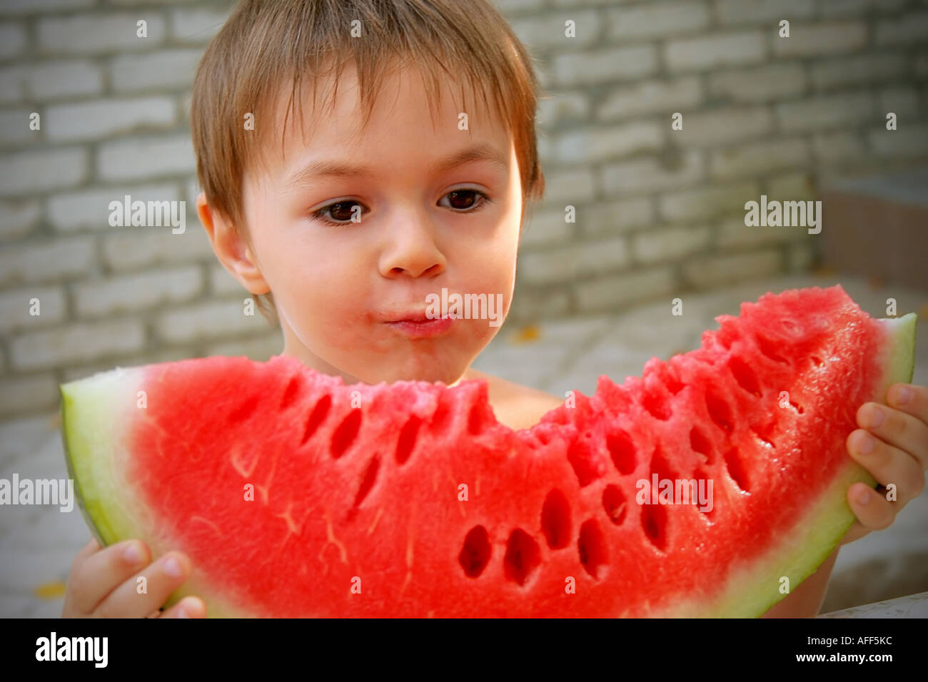 boy eating watermelon Stock Photo - Alamy