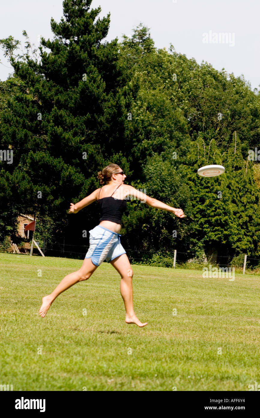 Ultimate frisbee throwing hi-res stock photography and images - Alamy