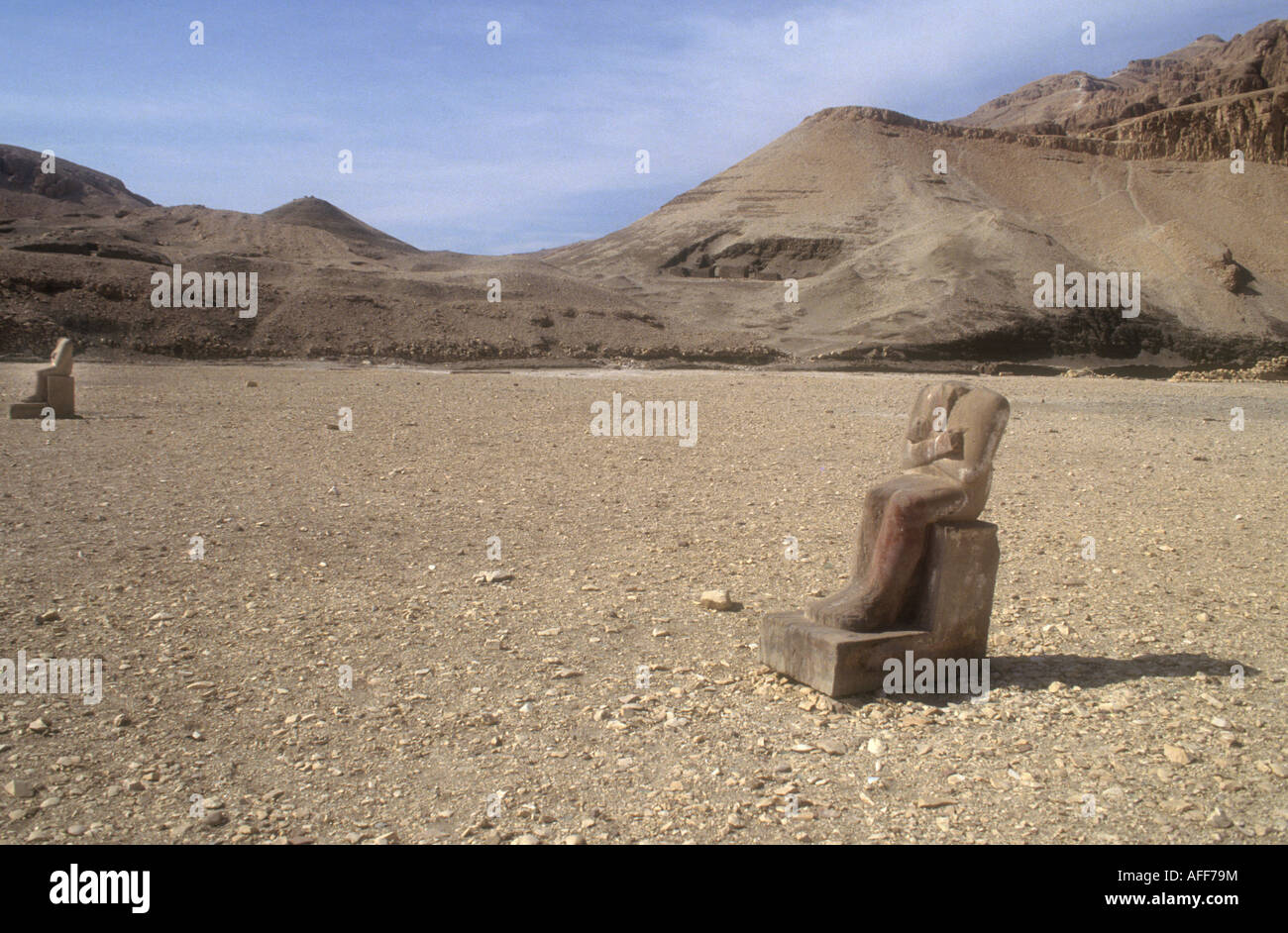 Broken Ancient Egyptain Statues Stock Photo - Alamy