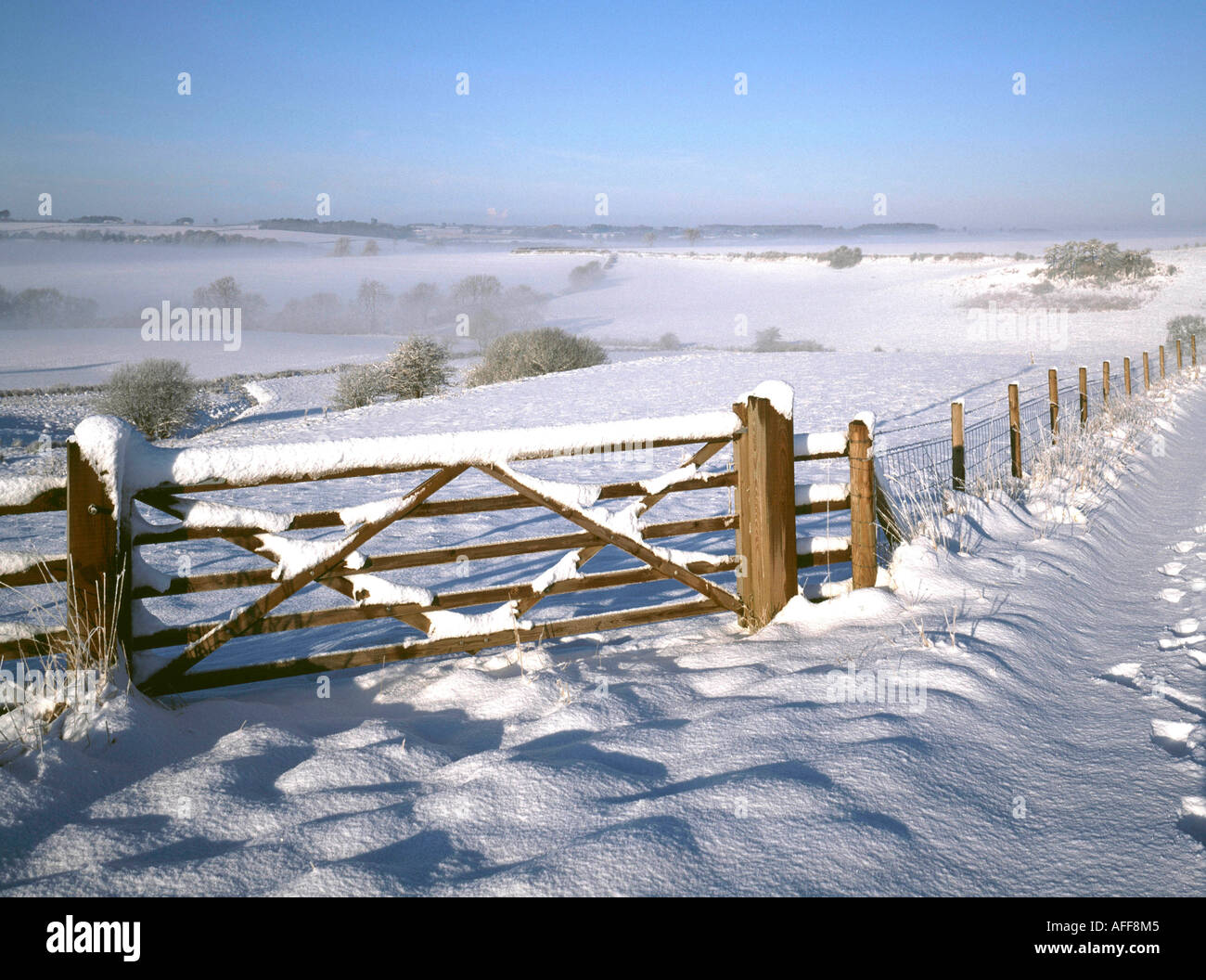 Winter snowscape and five barred gate in rural Lincolnshire Wolds Stock ...