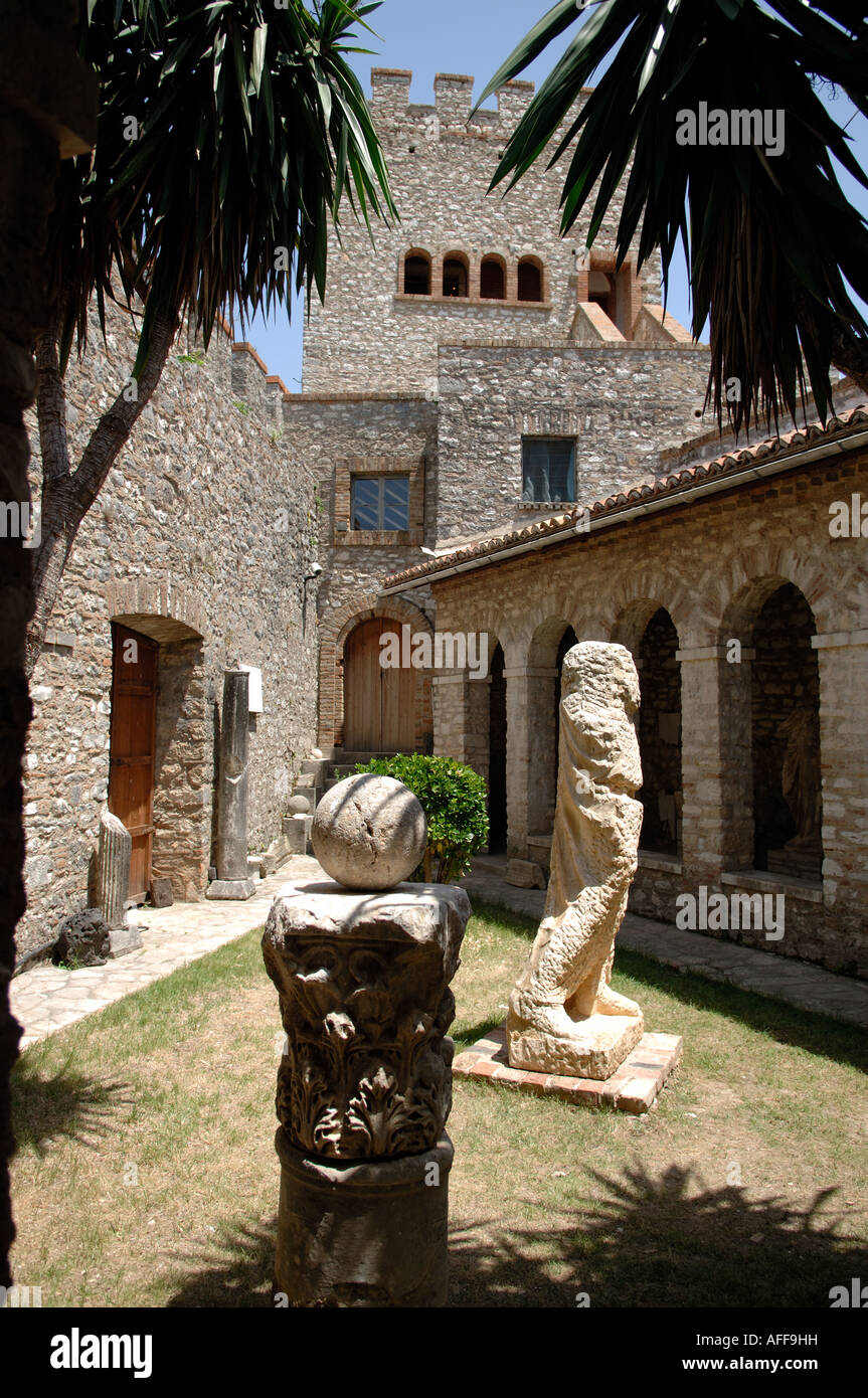 Courtyard at Roman ruins at Butrint Stock Photo - Alamy