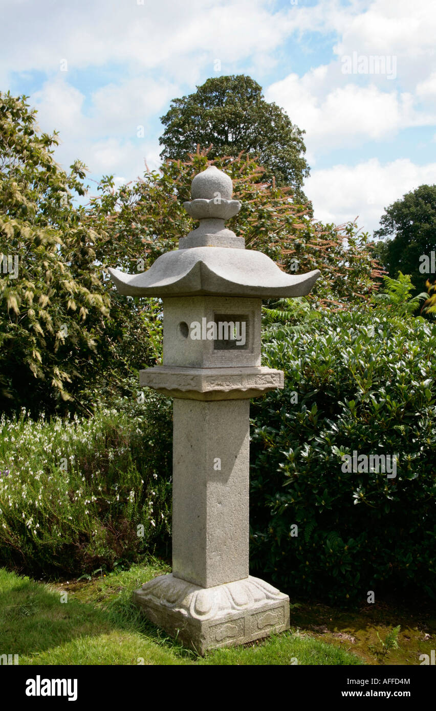 Bird table garden hi-res stock photography and images - Alamy