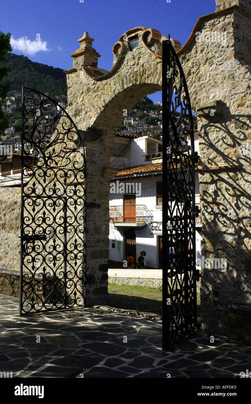 Mexican wrought iron gate hi-res stock photography and images - Alamy
