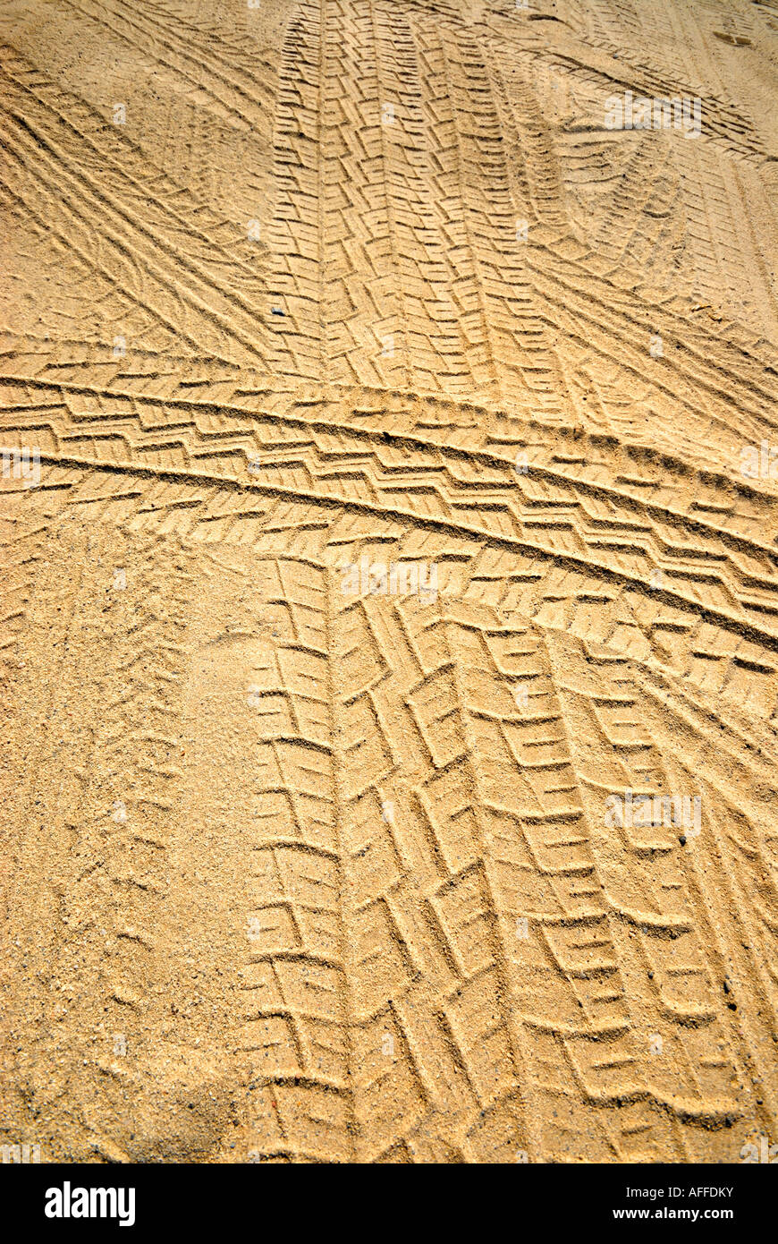 Sand track road dubai hi-res stock photography and images - Alamy