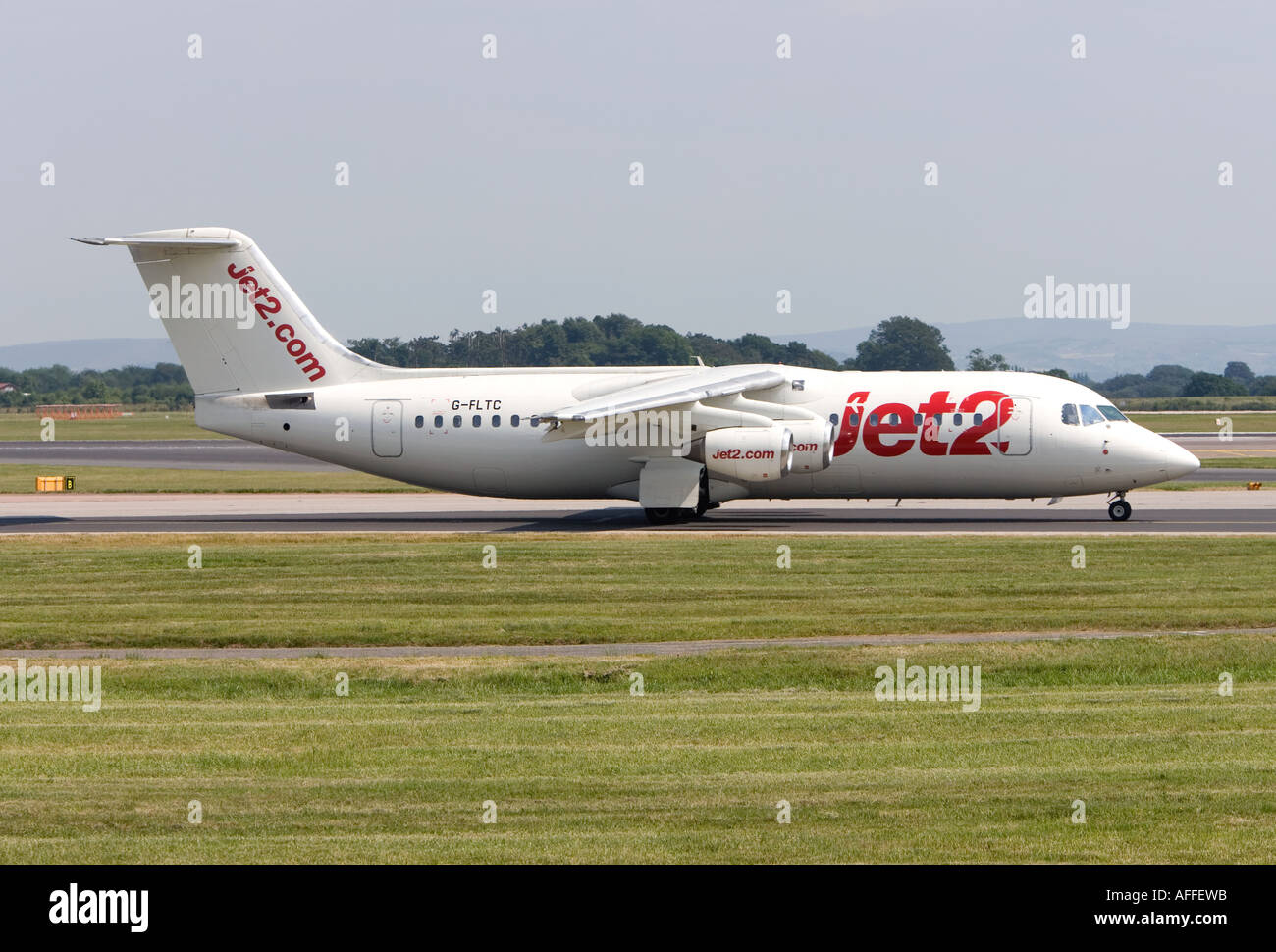 Transportation manchester airport jet2 jet 2 hi-res stock photography ...