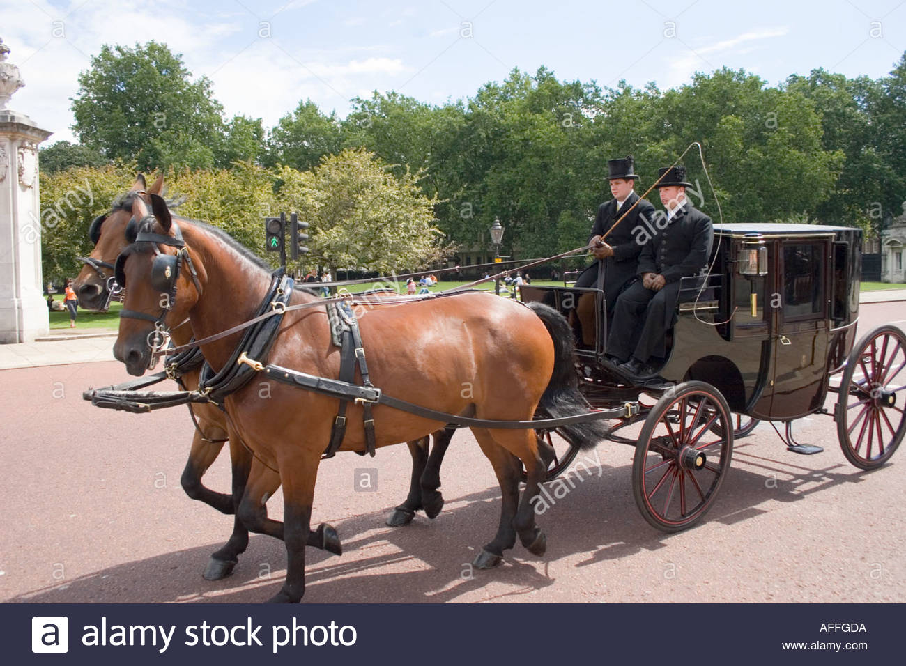 Queens Carriage High Resolution Stock Photography and Images - Alamy