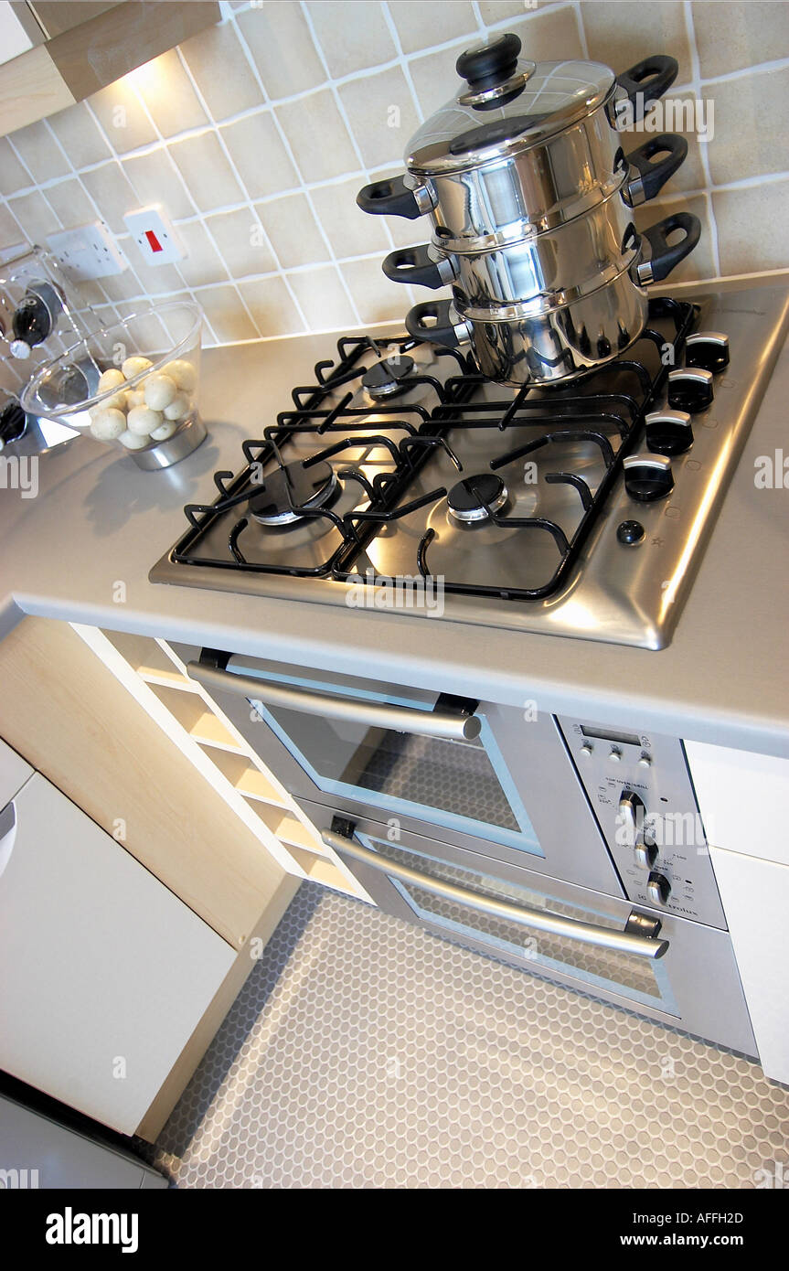 Kitchen cooker and cupboards hi-res stock photography and images - Alamy
