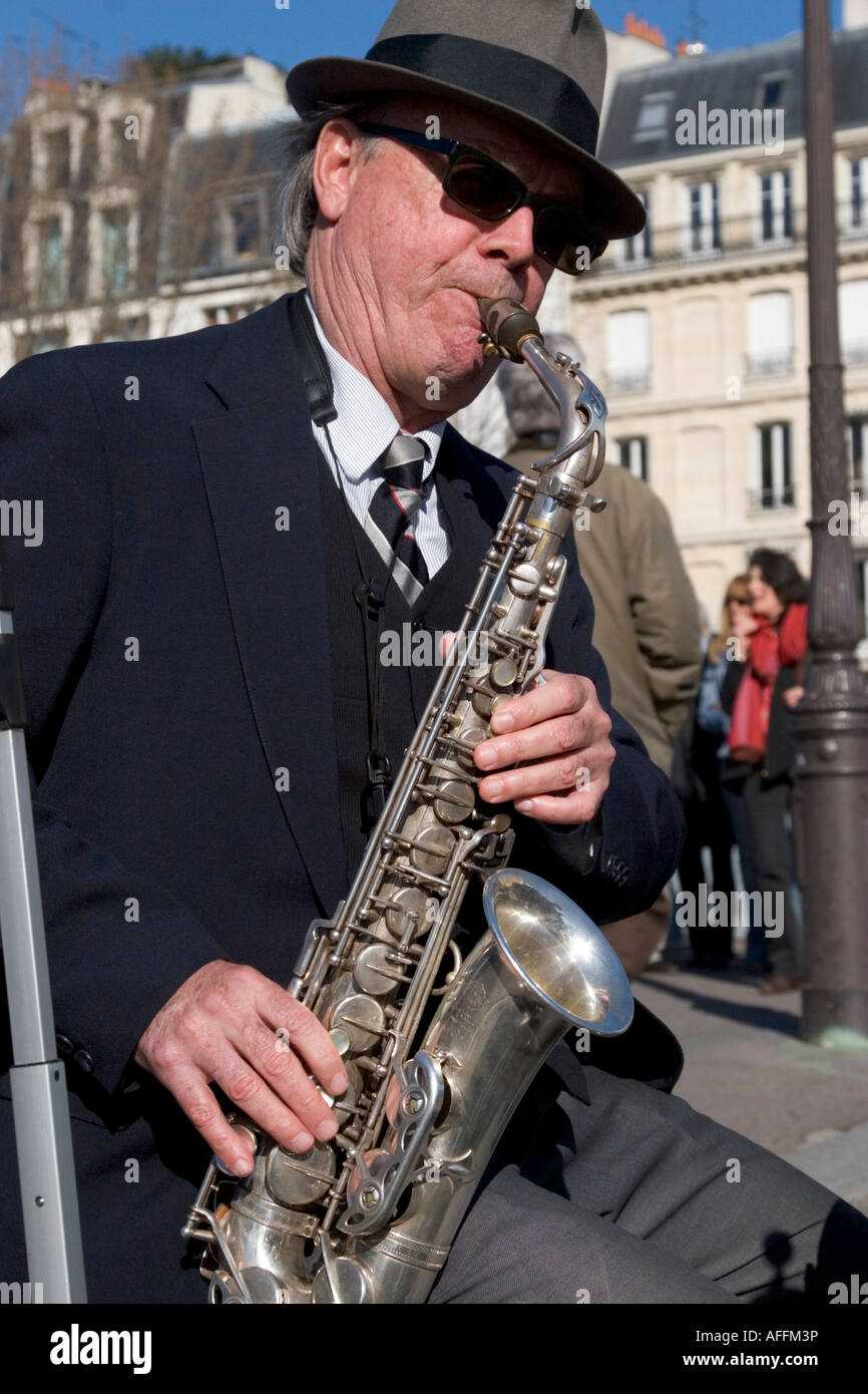 Street musicians in Paris, France, Spring 2007 Stock Photo - Alamy