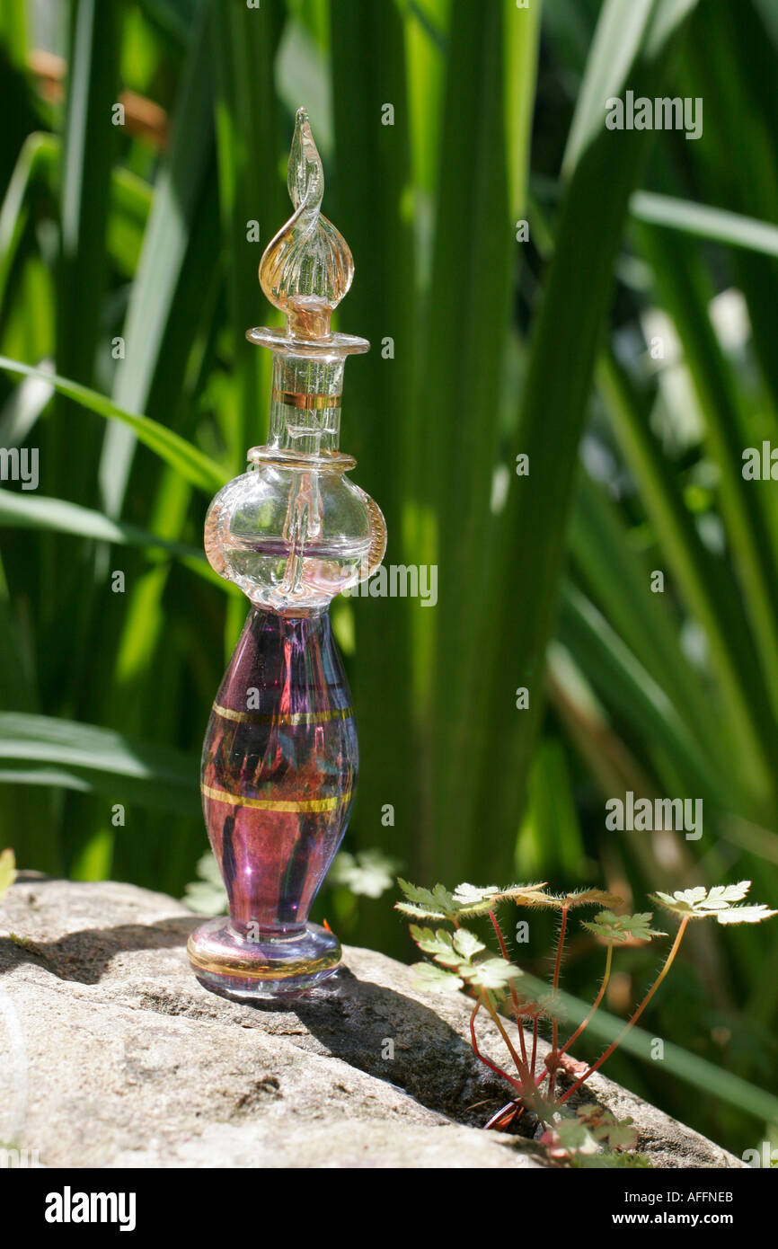 Flakon parfum hi-res stock photography and images - Alamy