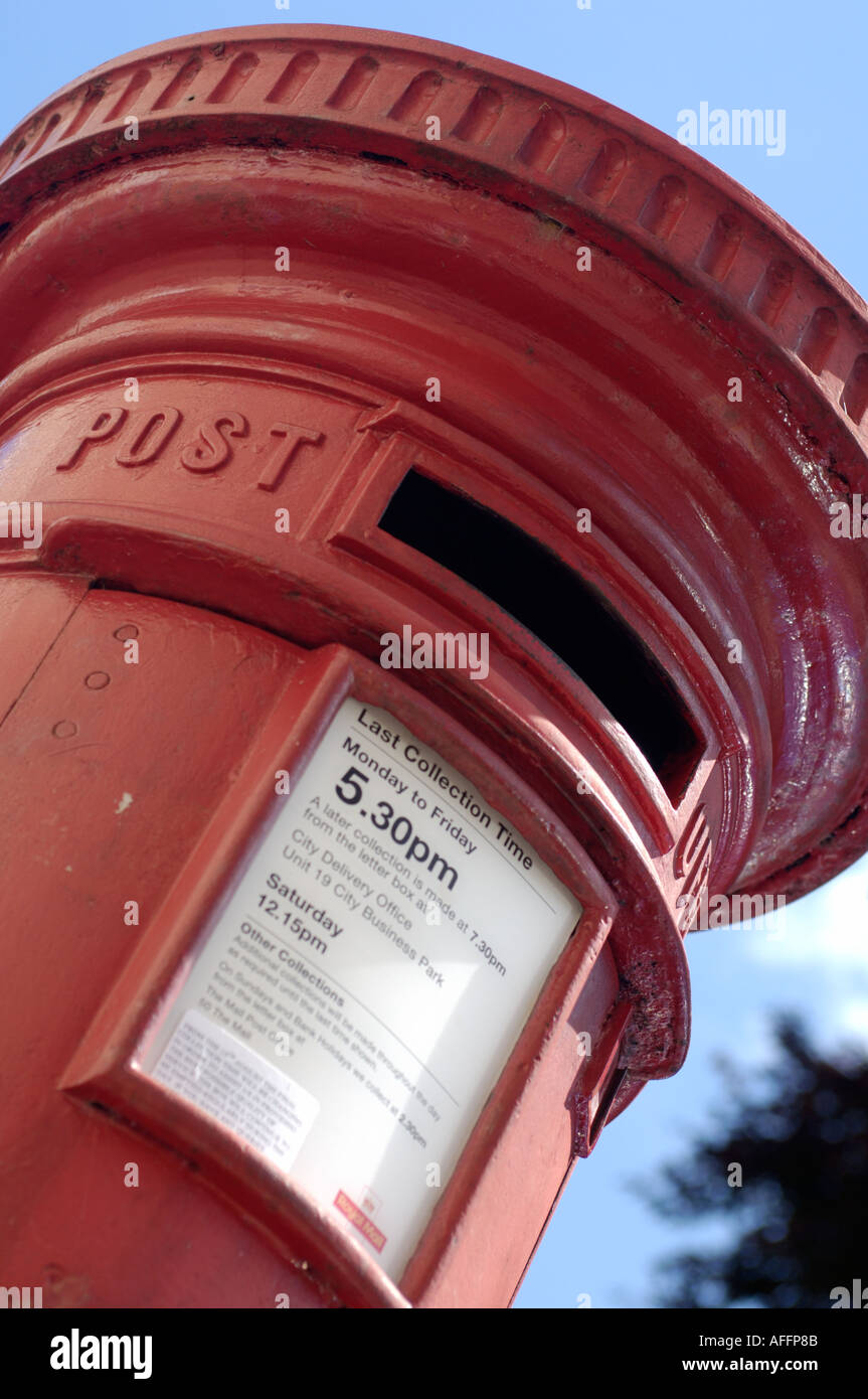United Kingdom cast iron red Royal Mail Pillar box Stock Photo - Alamy