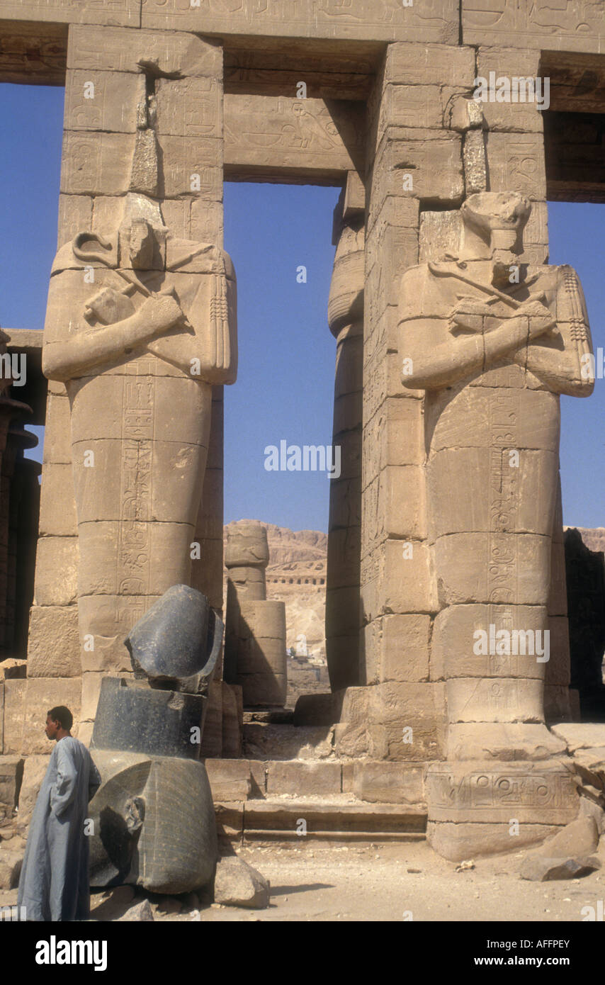Ramesseum egypt statues temple ruins hi-res stock photography and ...