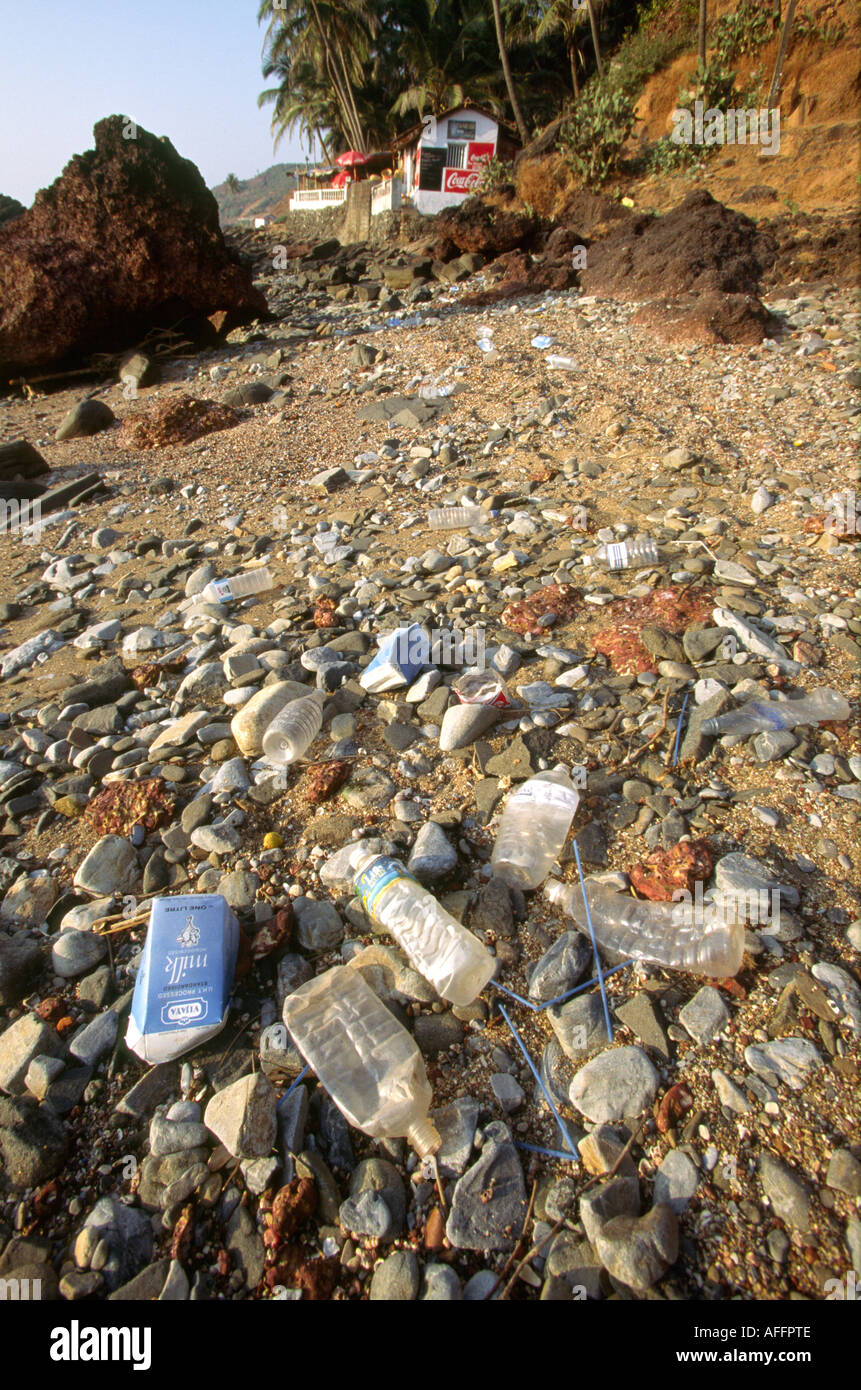 India Goa Arambol plastic rubbish on the beach Stock Photo - Alamy