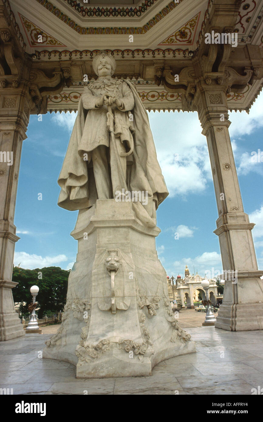 India Karnataka Mysore statue of Maharaja of Mysore Stock Photo - Alamy