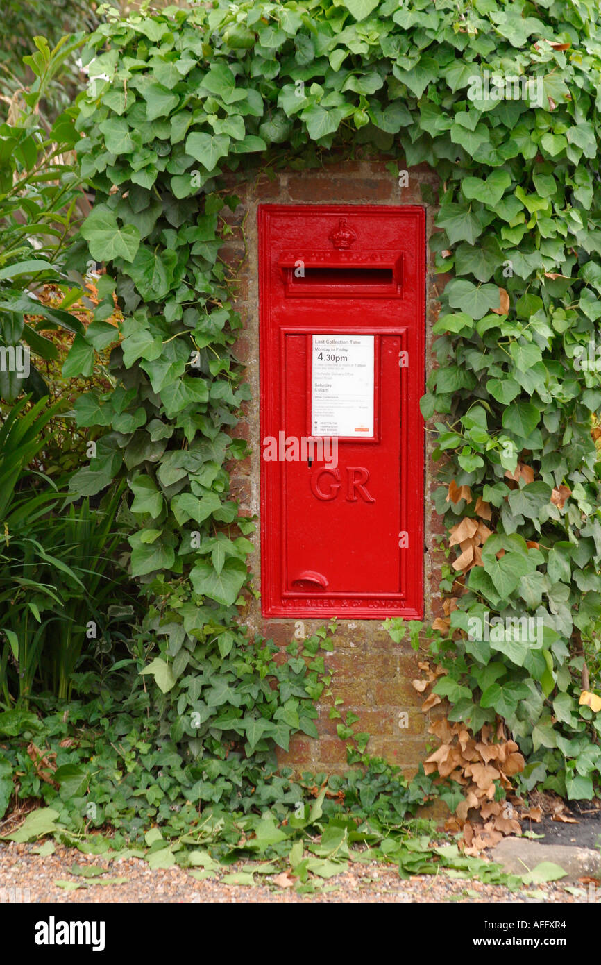 Mail clad hi-res stock photography and images - Alamy