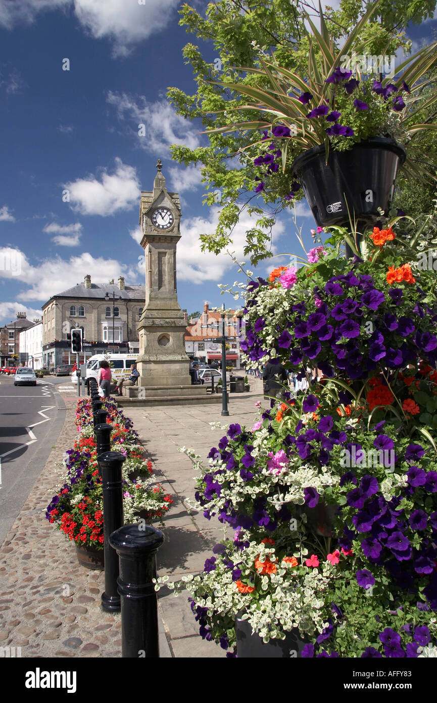 Thirsk market town centre hi-res stock photography and images - Alamy