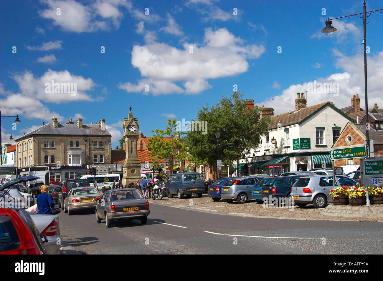 Thirsk market town centre hi-res stock photography and images - Alamy
