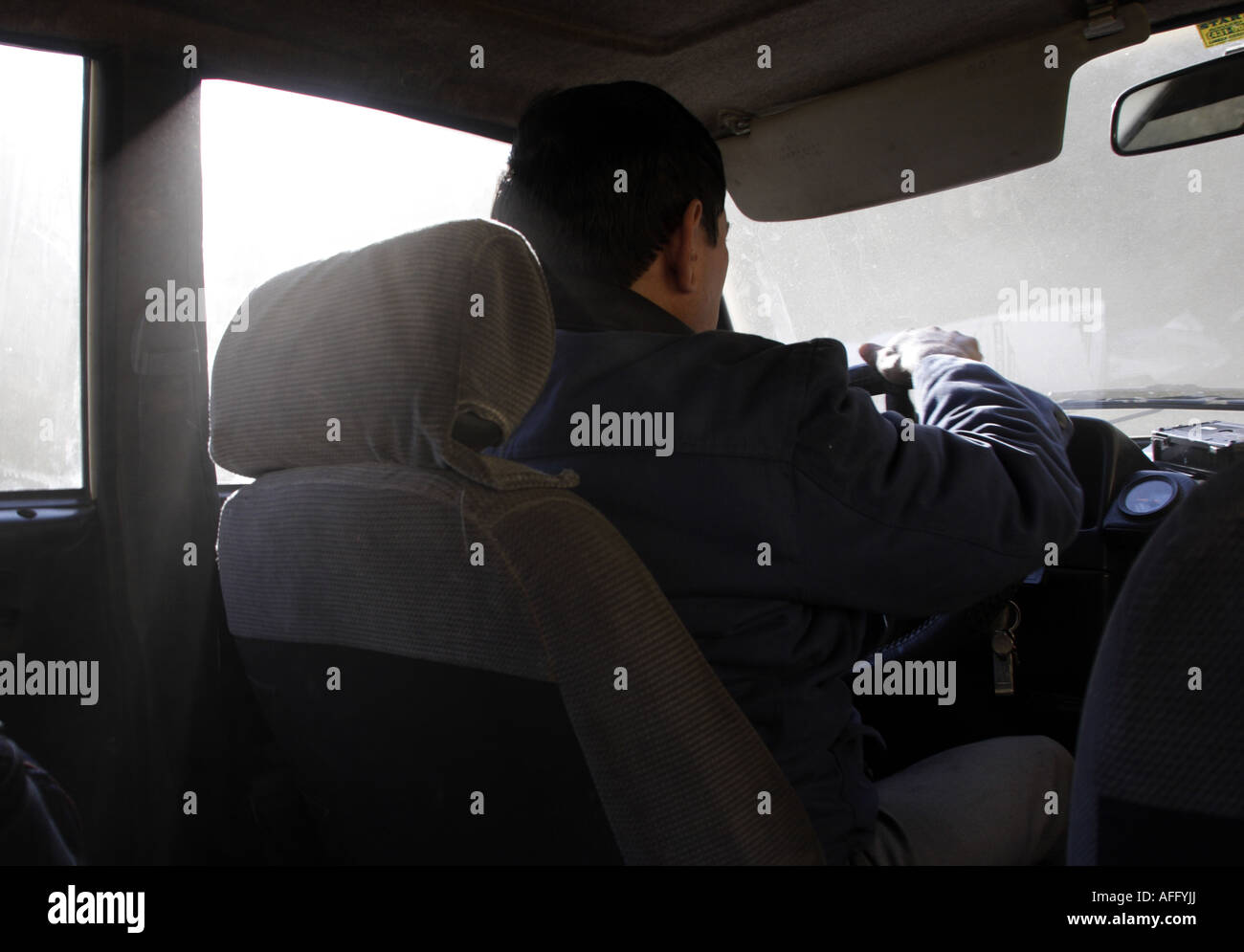Dust driving car rear view hi-res stock photography and images - Alamy
