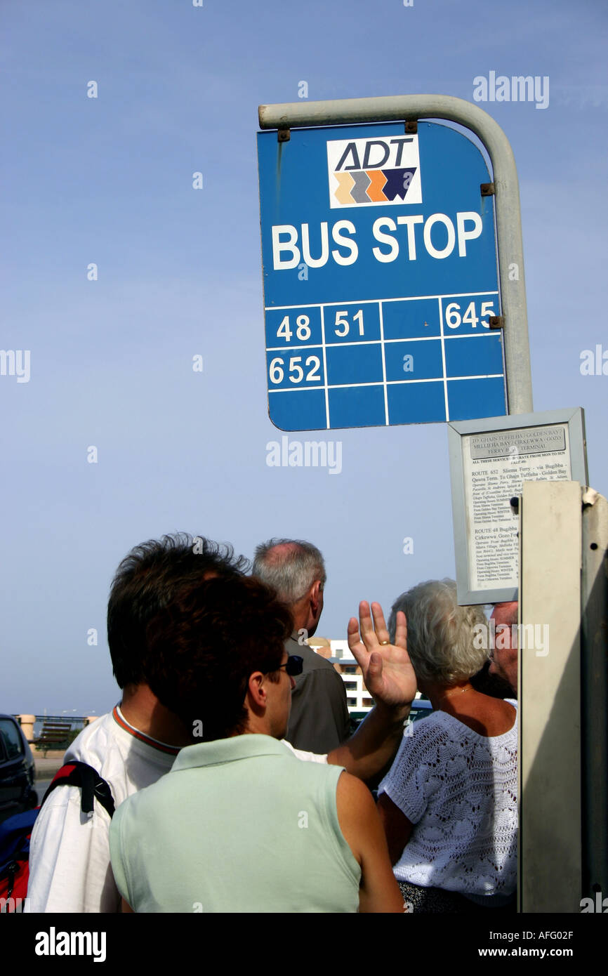Malta Bus Stop Bushaltestelle Stock Photo - Alamy