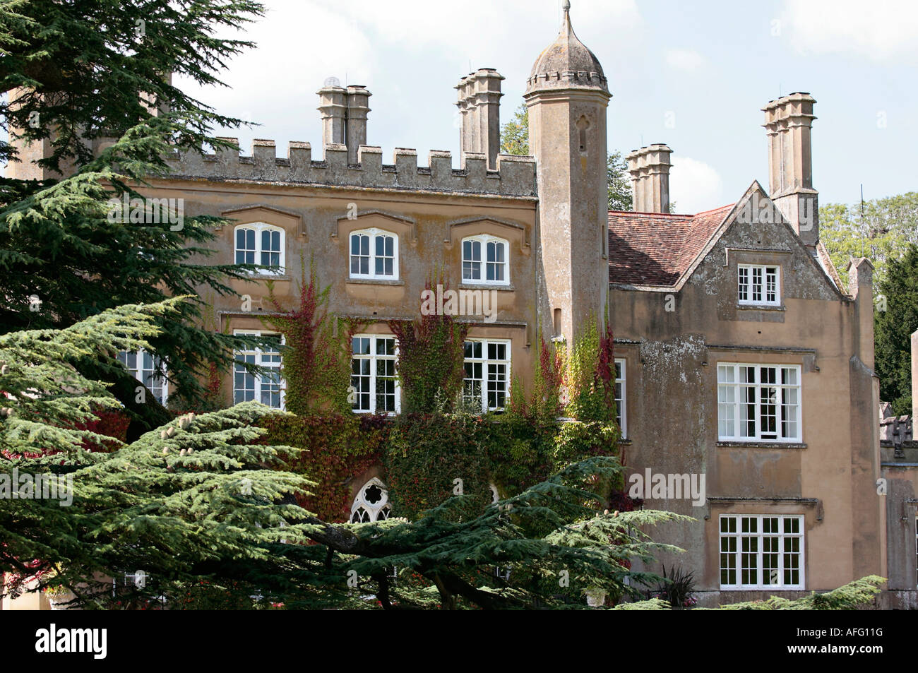 Marwell Hall, Marwell Zoo, Hampshire, UK Stock Photo - Alamy