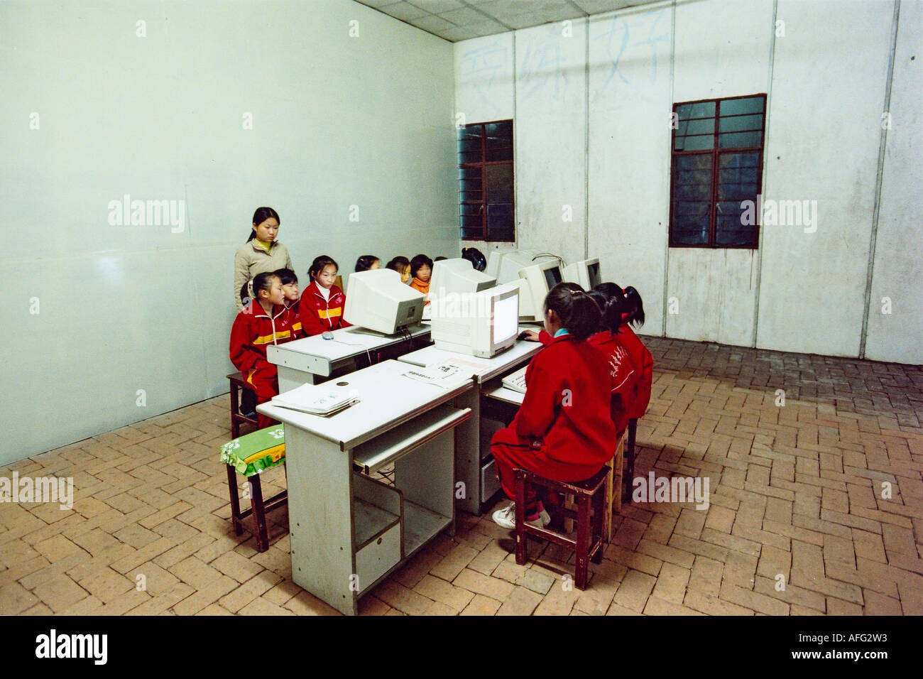 Kids fighting computer hi-res stock photography and images - Alamy