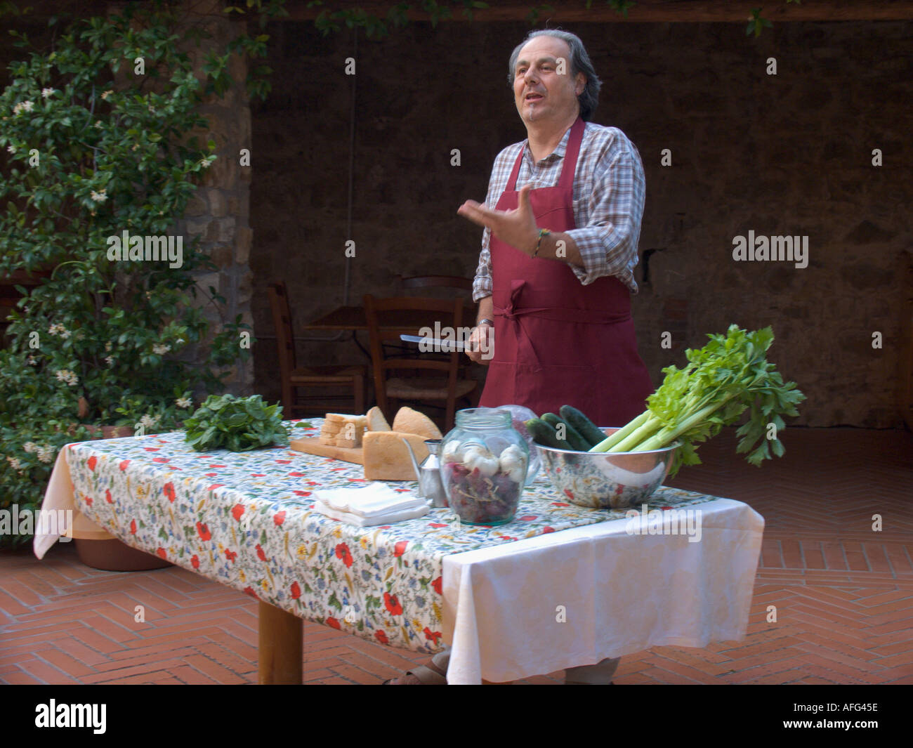 Teaching cooking italy hi-res stock photography and images - Alamy