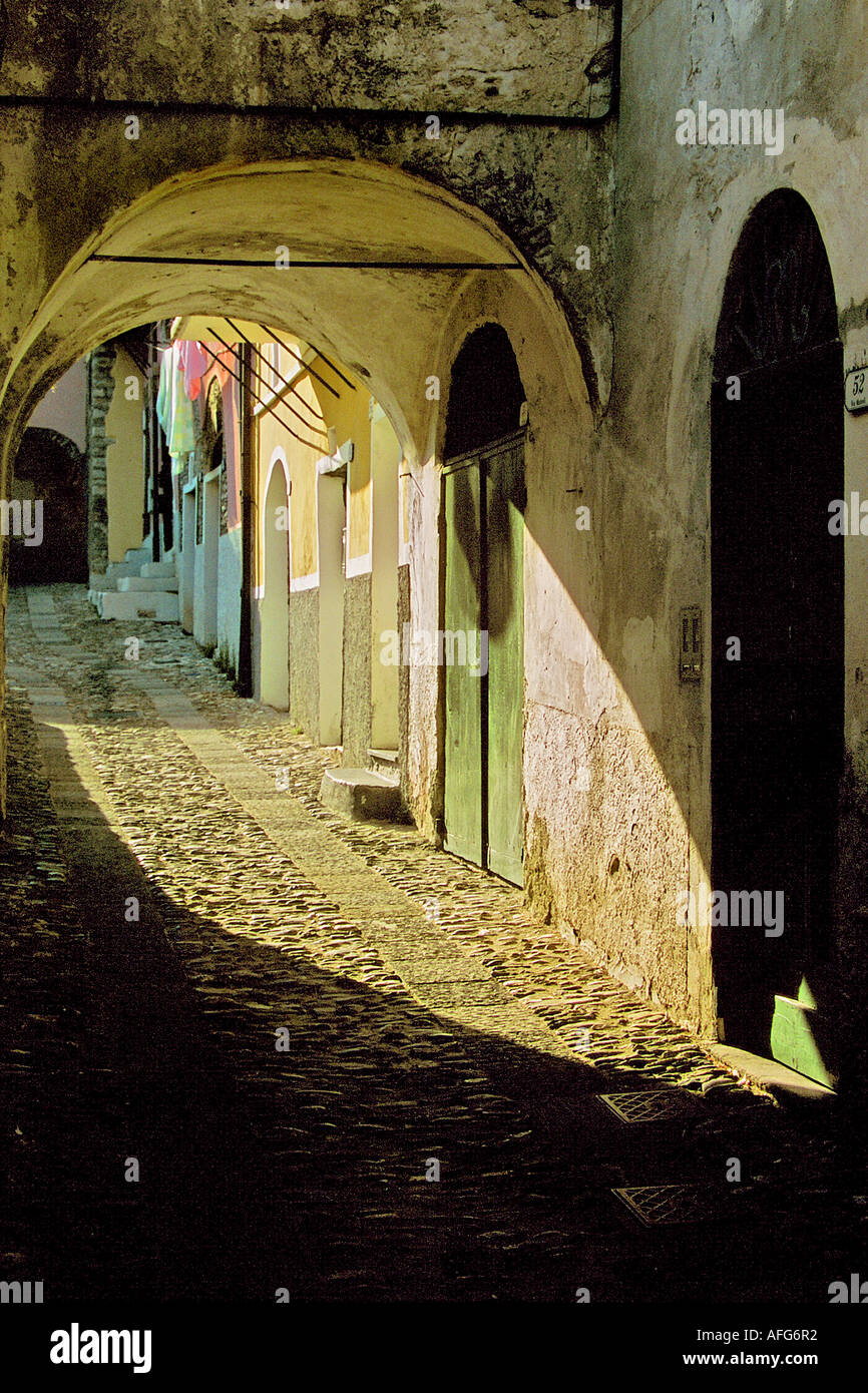 Narrow arc shaped door hi-res stock photography and images - Alamy