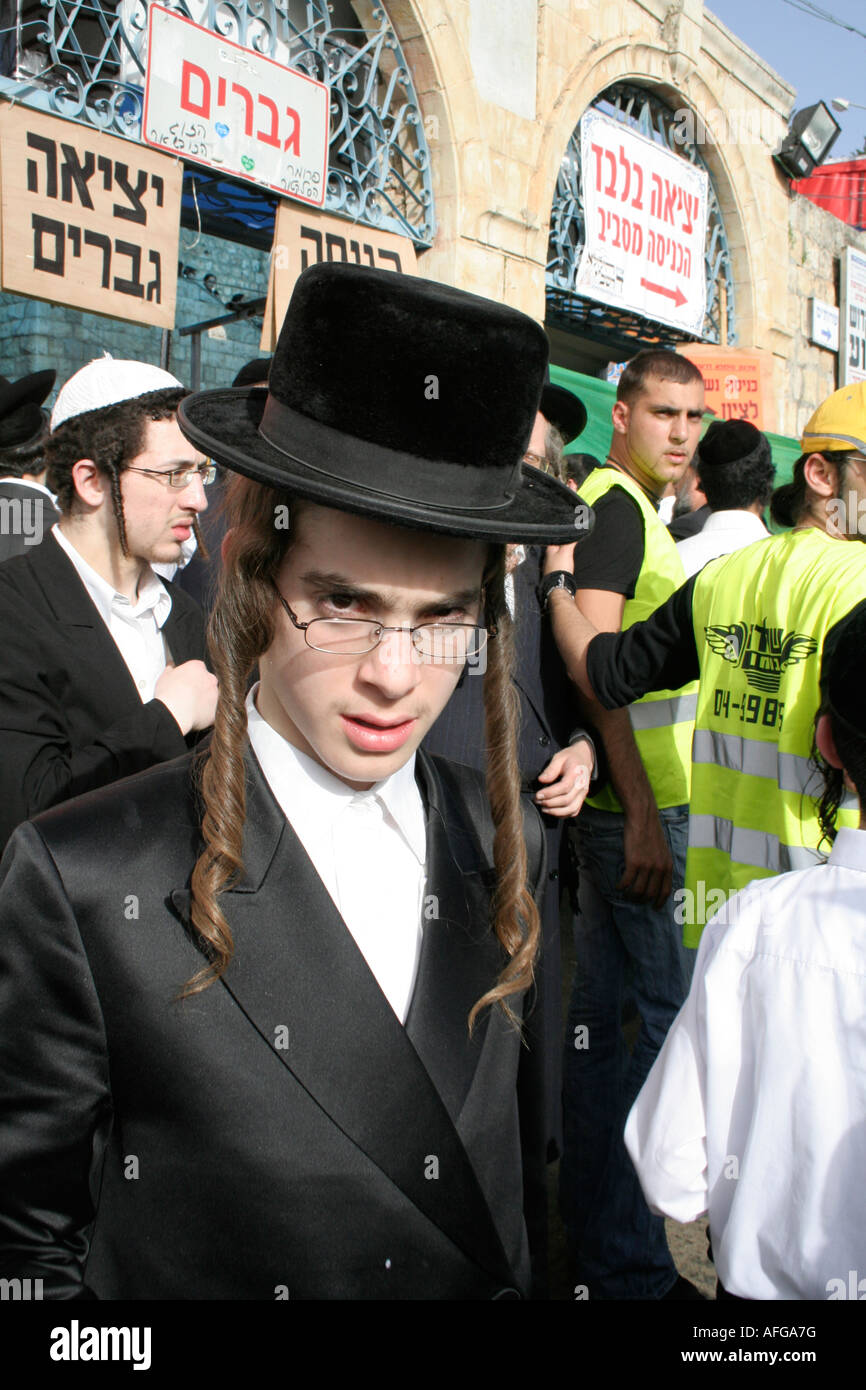 Lag Ba omer pilgrims meron israel Stock Photo - Alamy