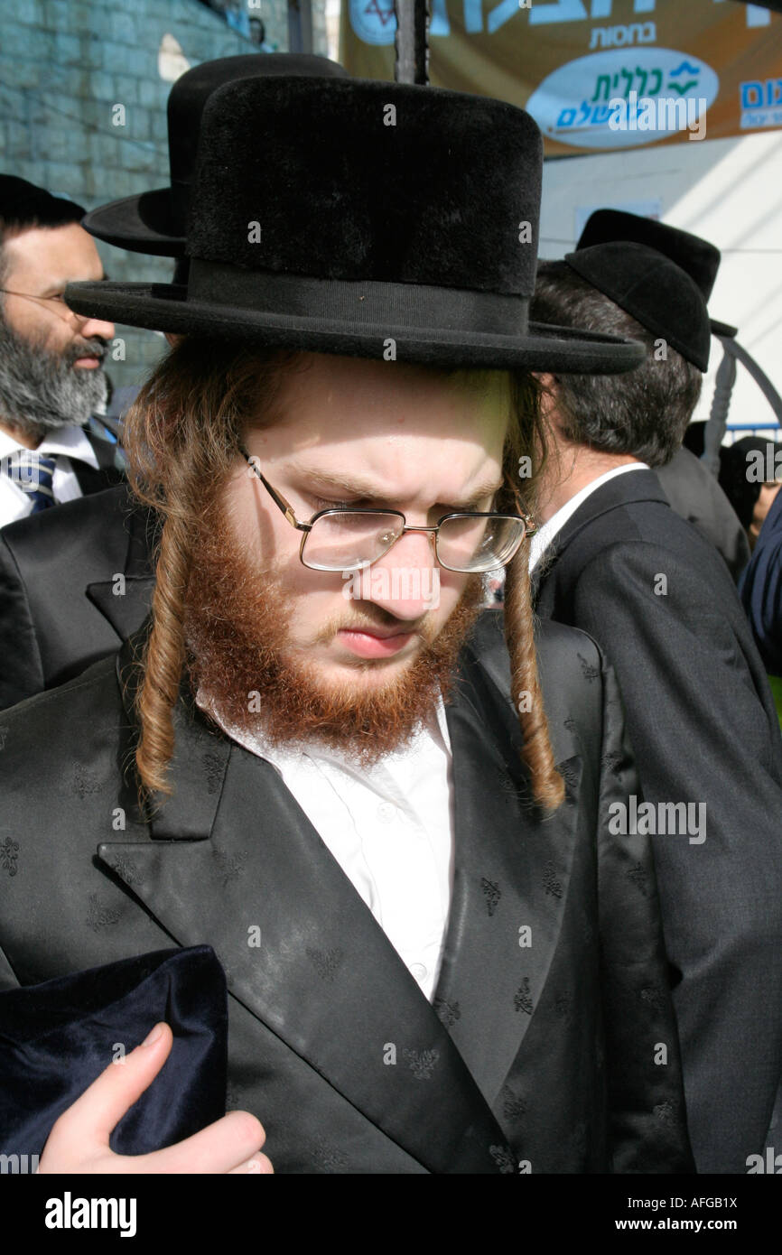 Lag Ba omer pilgrims meron israel Stock Photo - Alamy