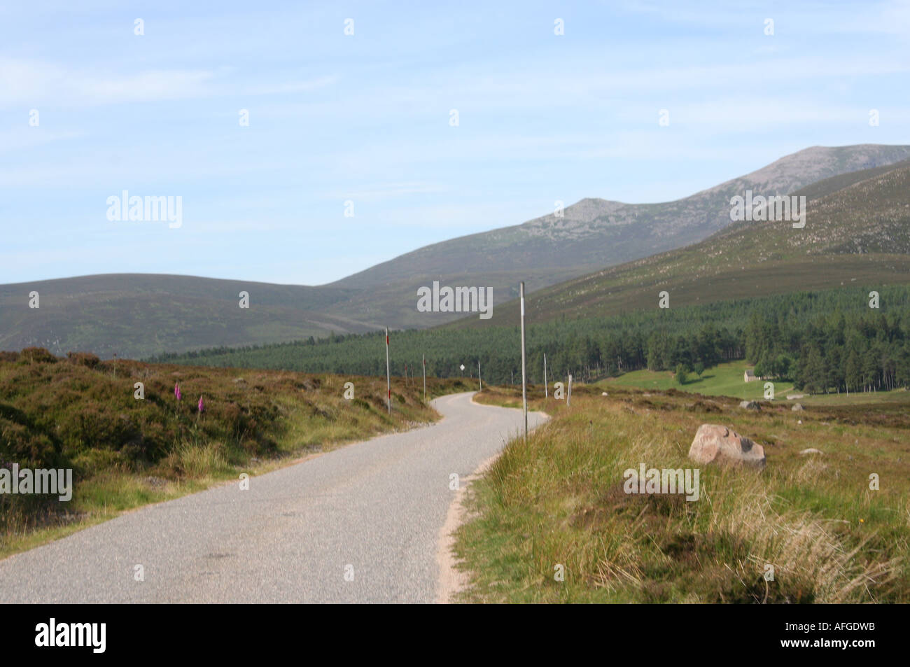 Scottish road snow poles hi-res stock photography and images - Alamy