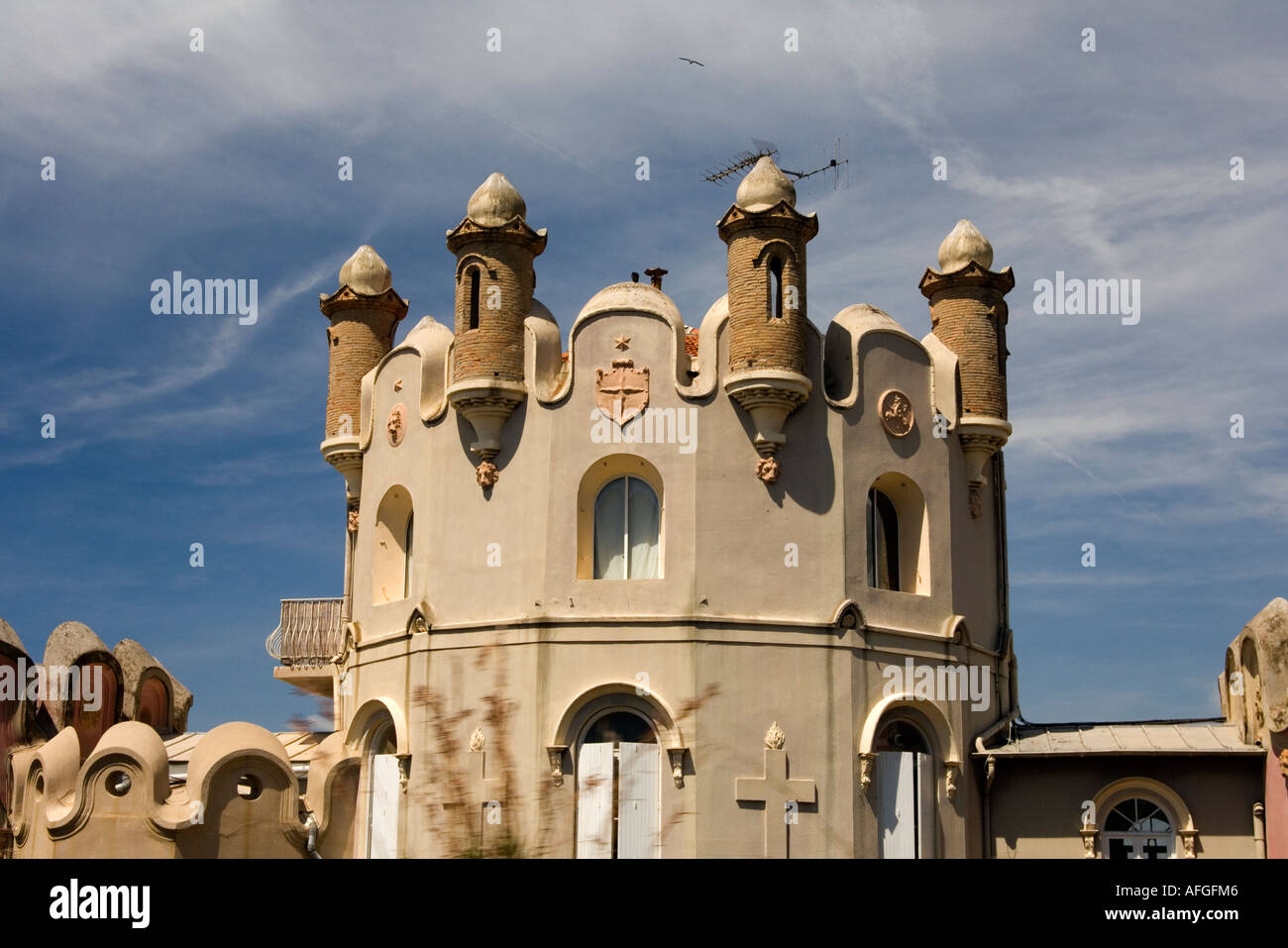 Many fantastic small palaces may be viewed from the tourist bus as it ...