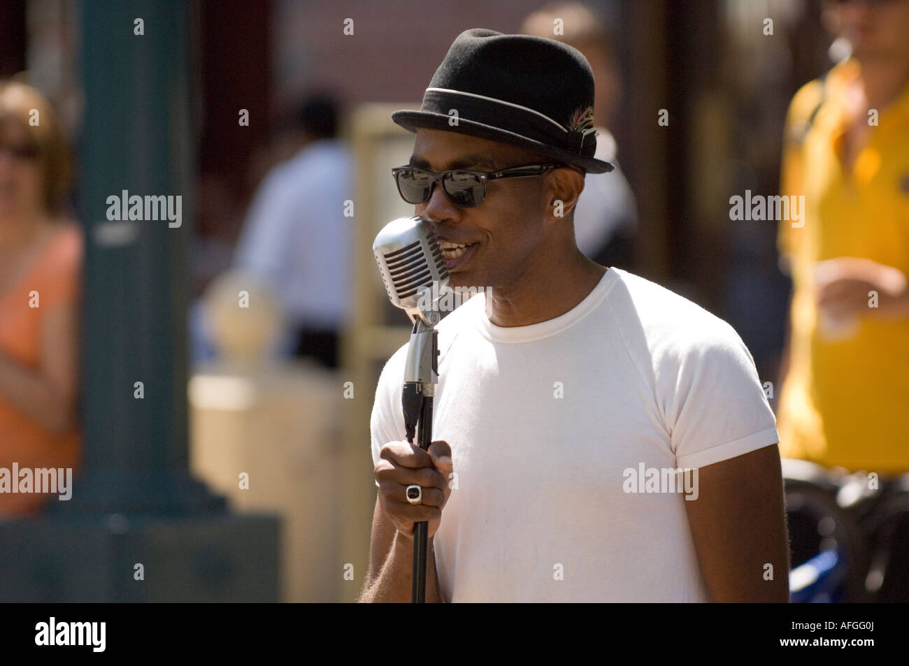 Black santa singer hi-res stock photography and images - Alamy