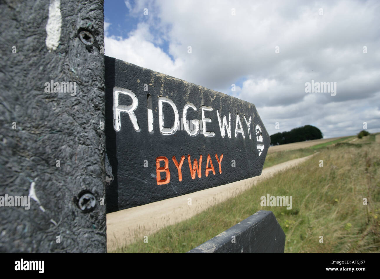 Footpath sign on the Ridgeway path in Wiltshire Stock Photo - Alamy