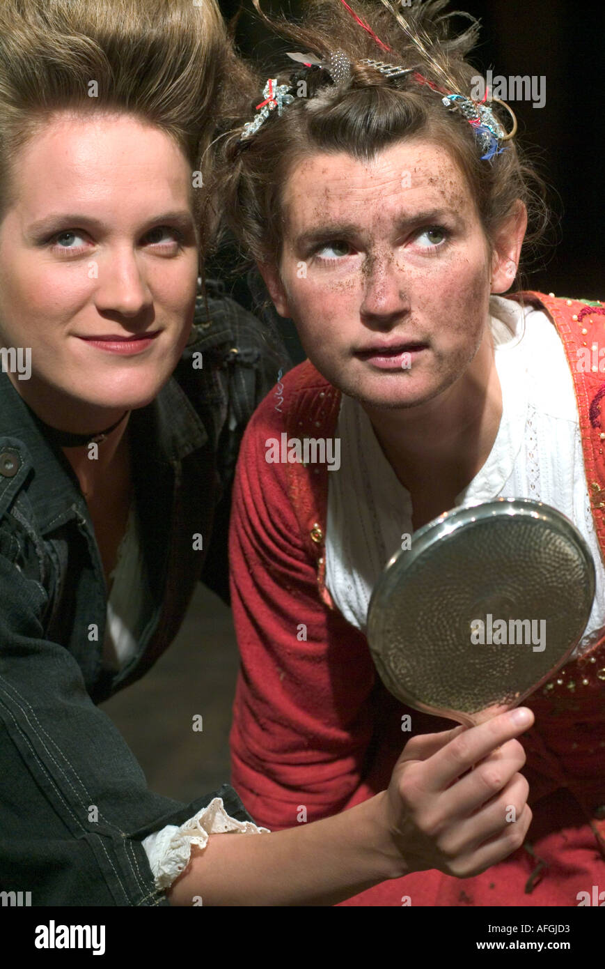 Pearl in dirty hand hi-res stock photography and images - Alamy