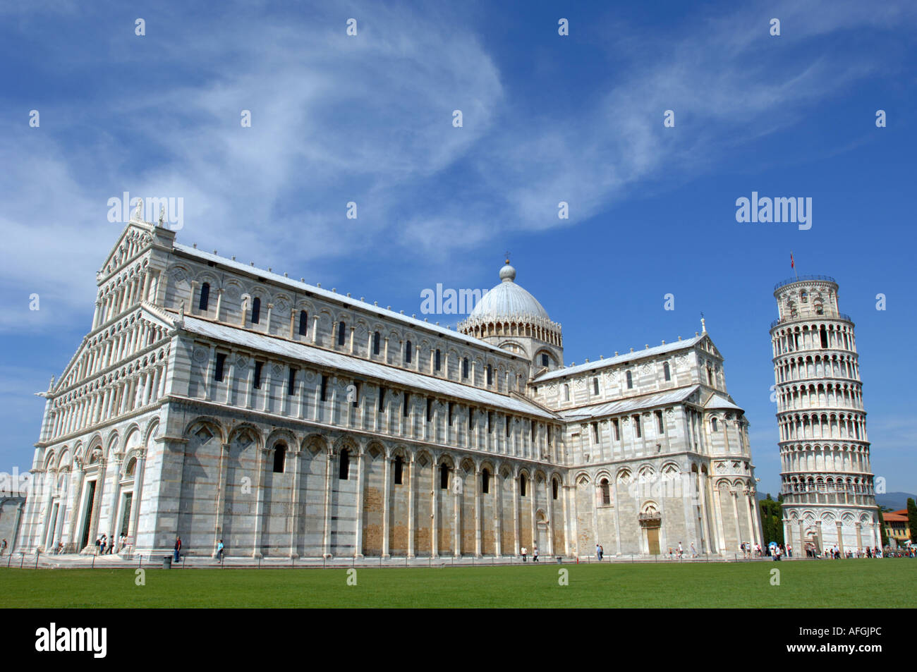 Leaning unstable buildings historic hi-res stock photography and images ...