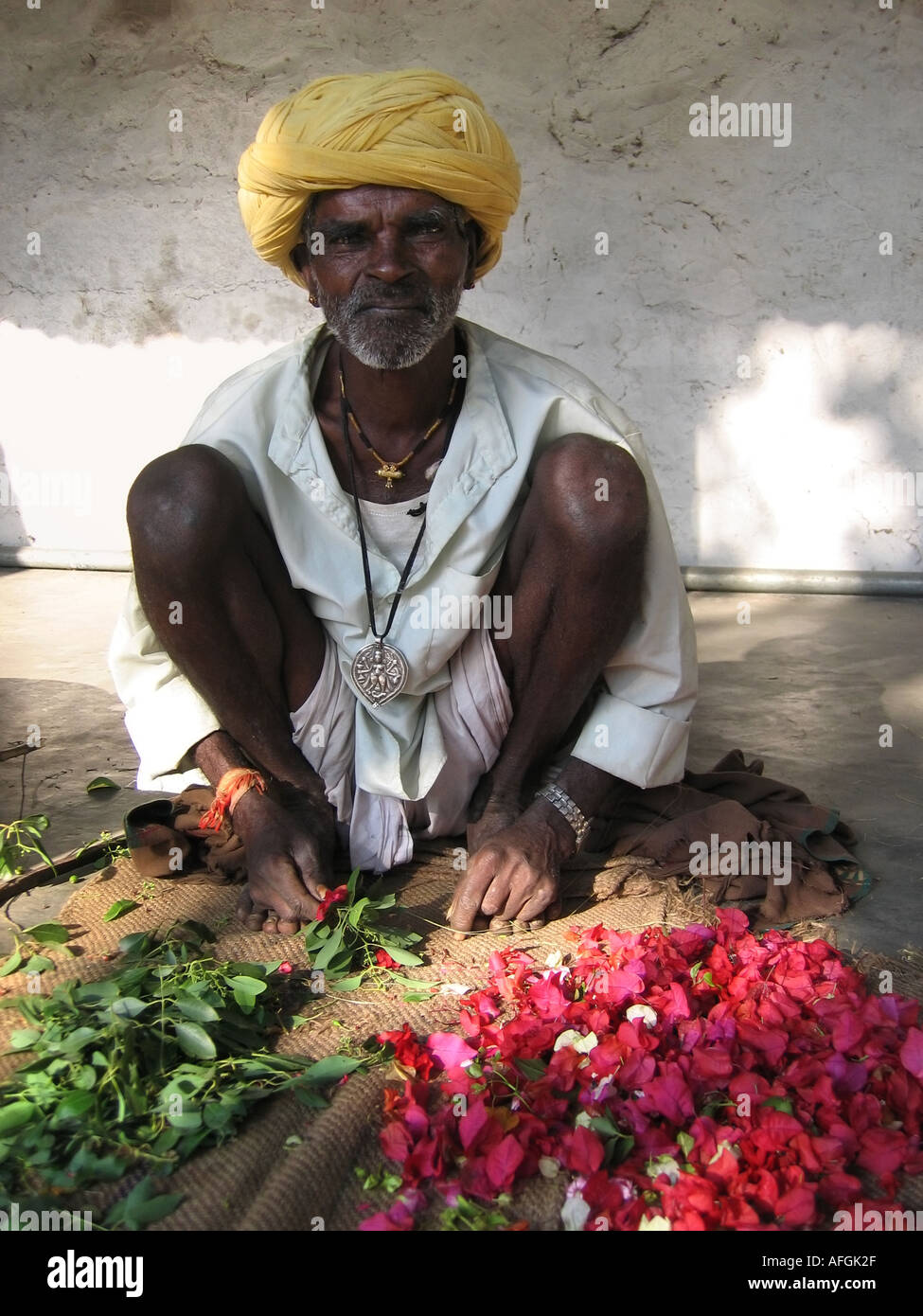 Florist near the Lord Shiva Tempel of the ancient Mewar dynasty in ...